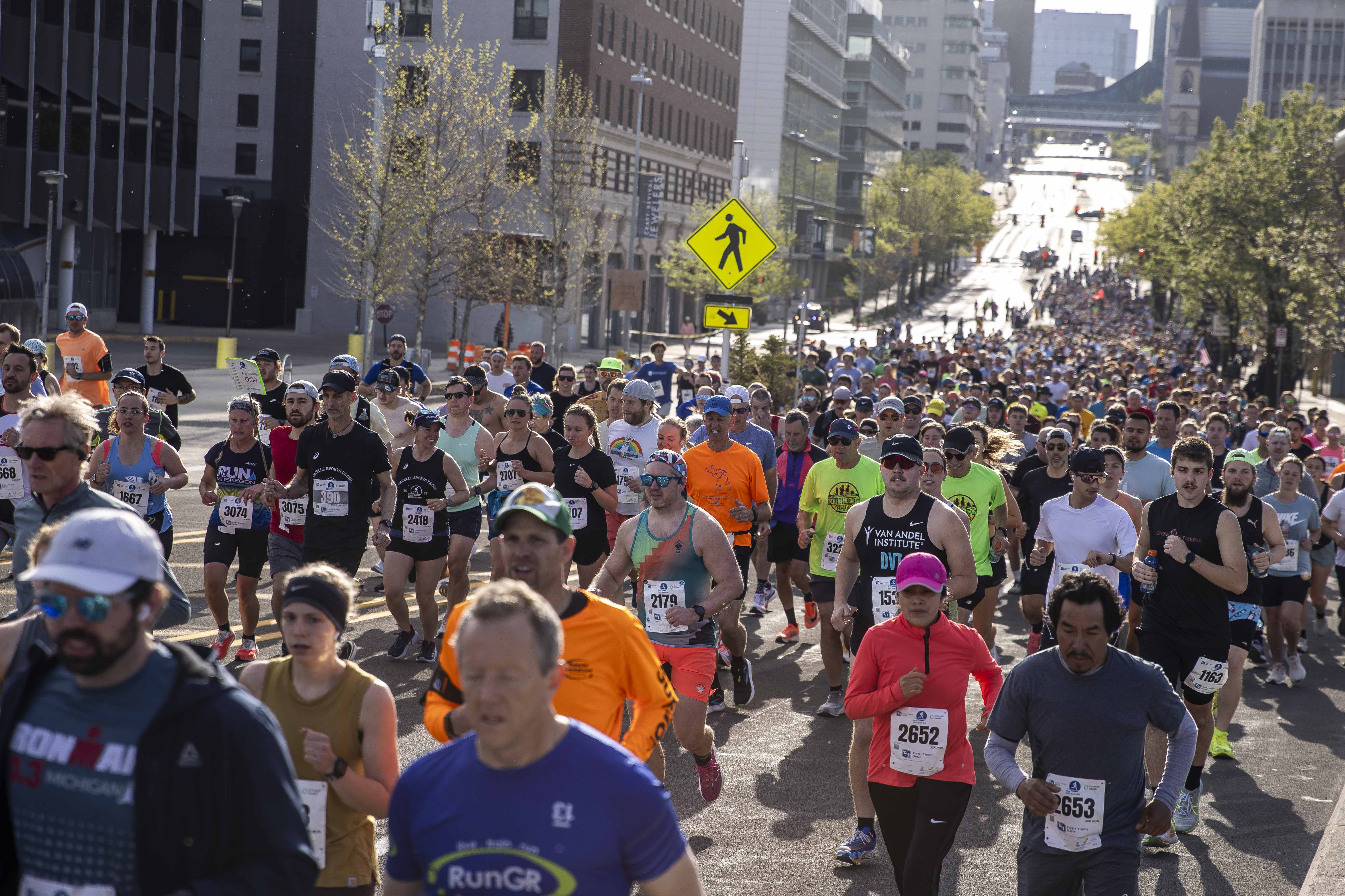 Amway River Bank Run 2025 - mlive.com