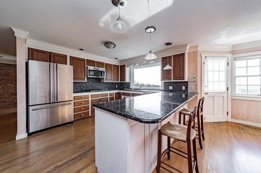 House of the Week: Wilbraham Mountain home offers sweeping views of ...