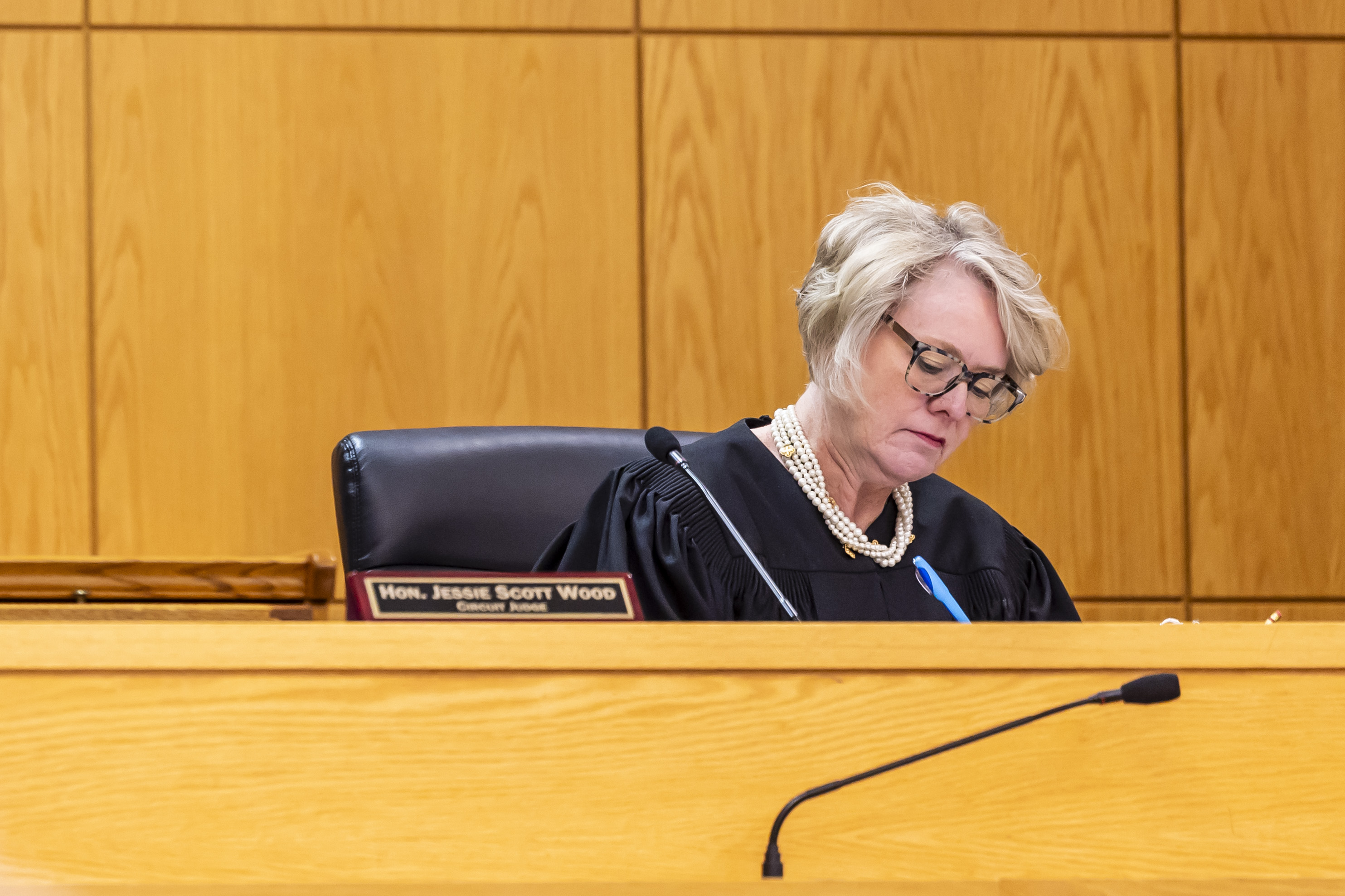 Outlaws, drugs, guns: Trial begins for Michigan woman accused of ...