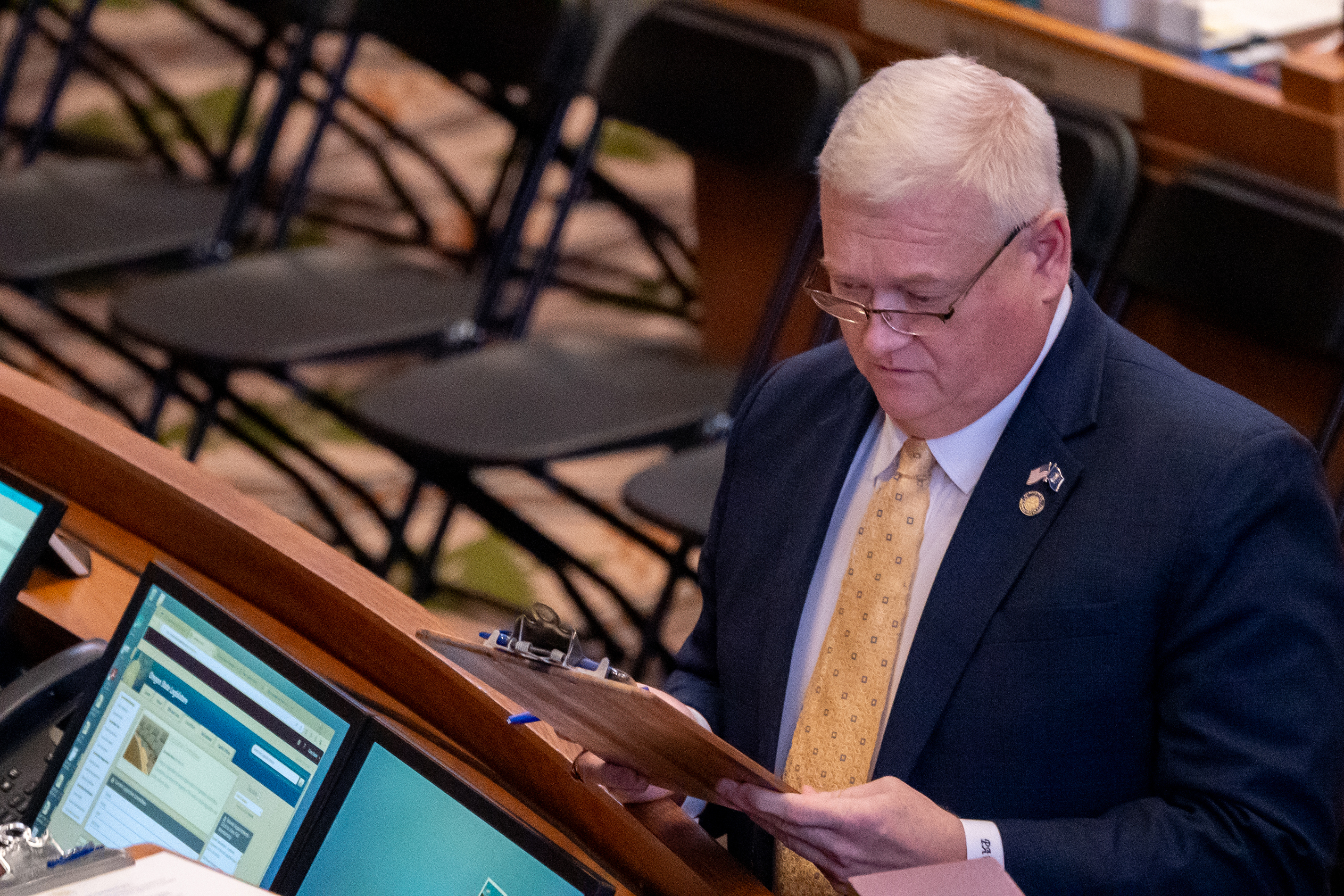 Oregon lawmakers sworn in at Salem Capitol January 2025 - oregonlive.com