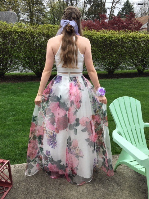 Trinity High School students dress for prom - pennlive.com