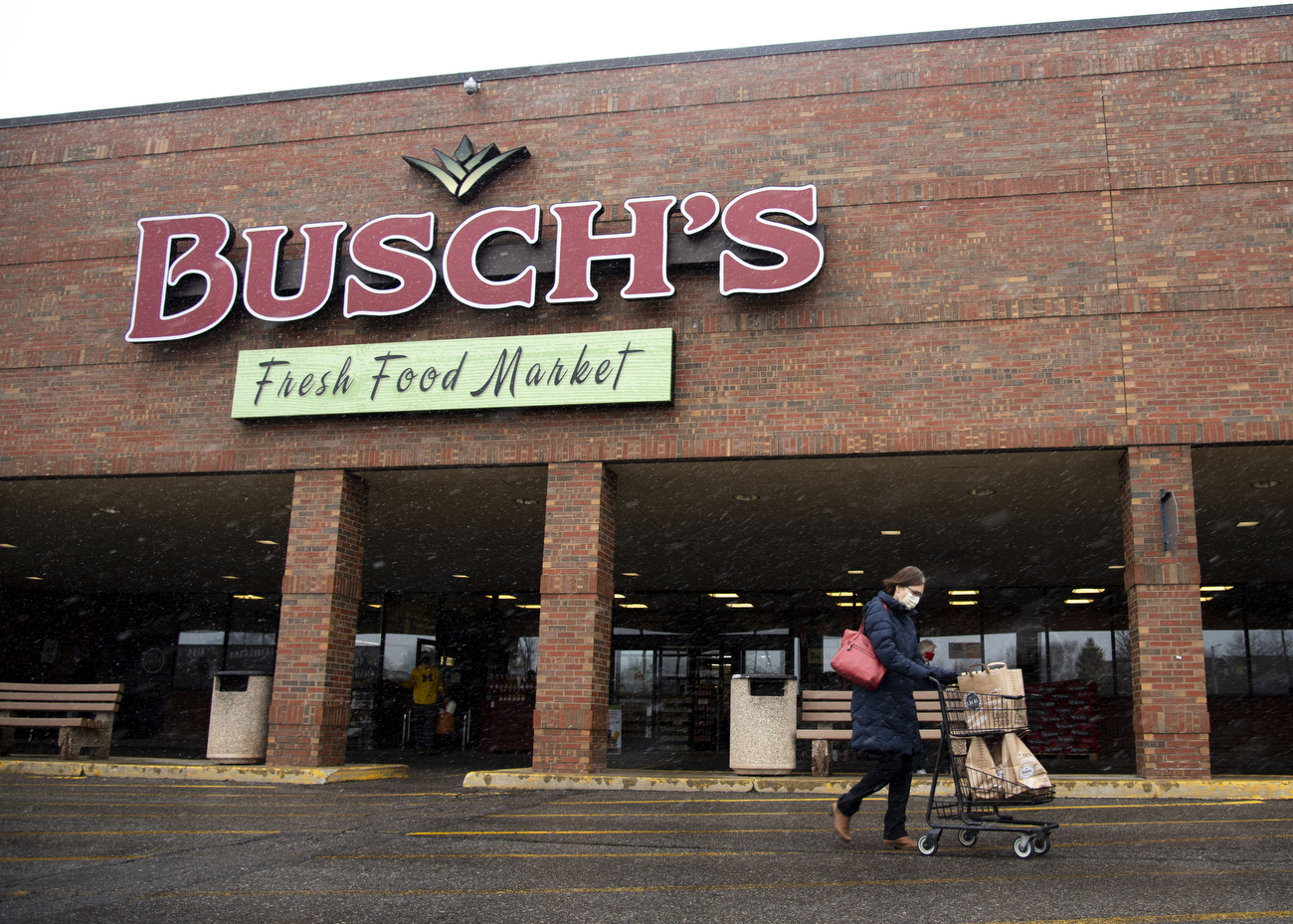 Busch's employees work safely during the pandemic - mlive.com