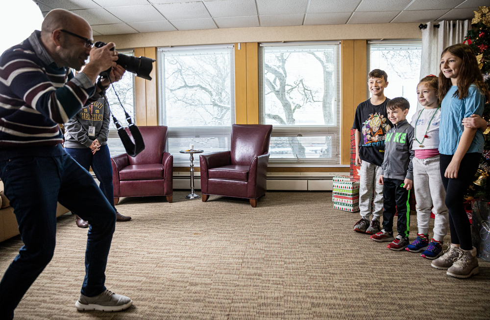Army mom returns early from deployment surprising kids at school ...