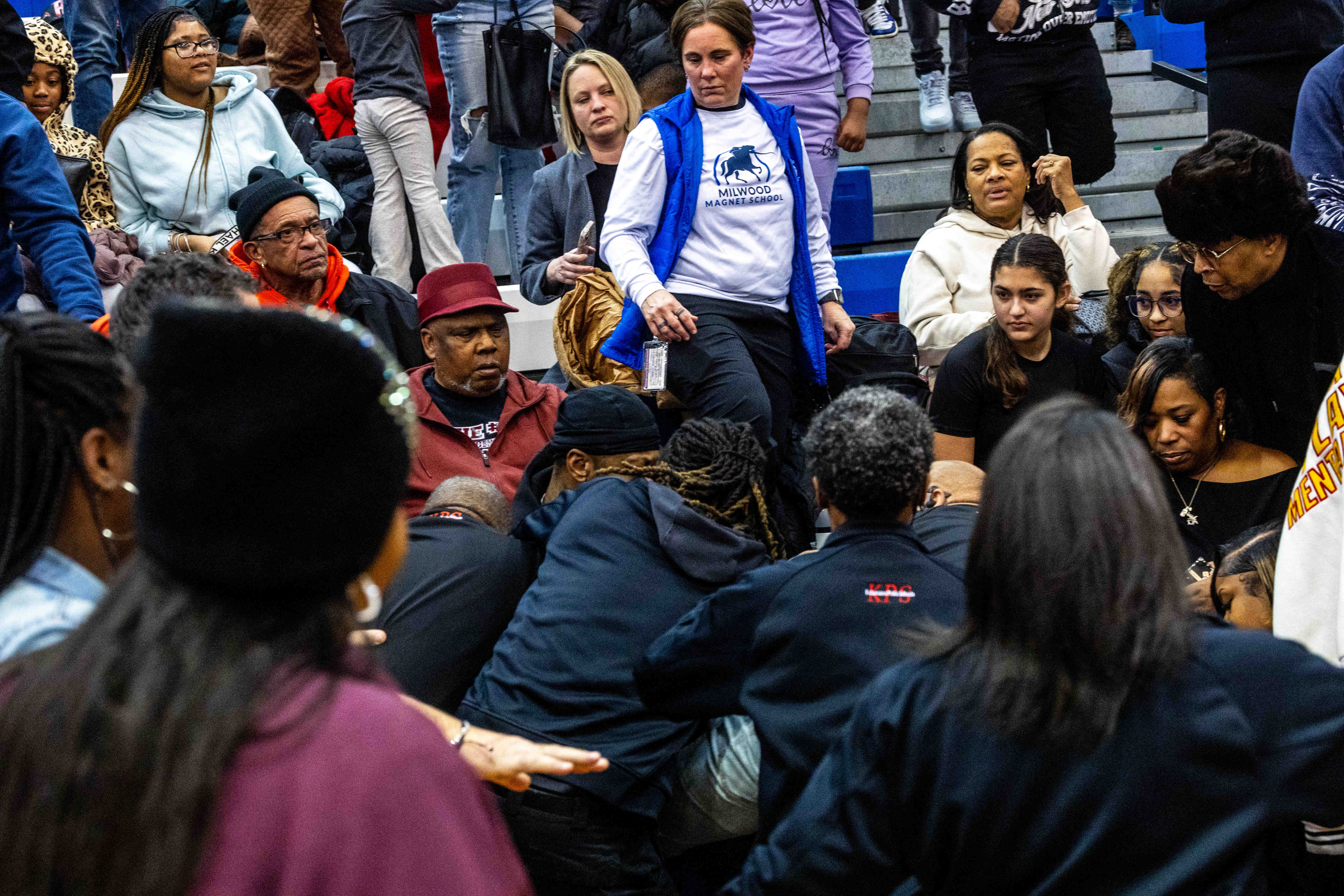 Physical altercation breaks out in bleachers at Kalamazoo Central, Loy ...
