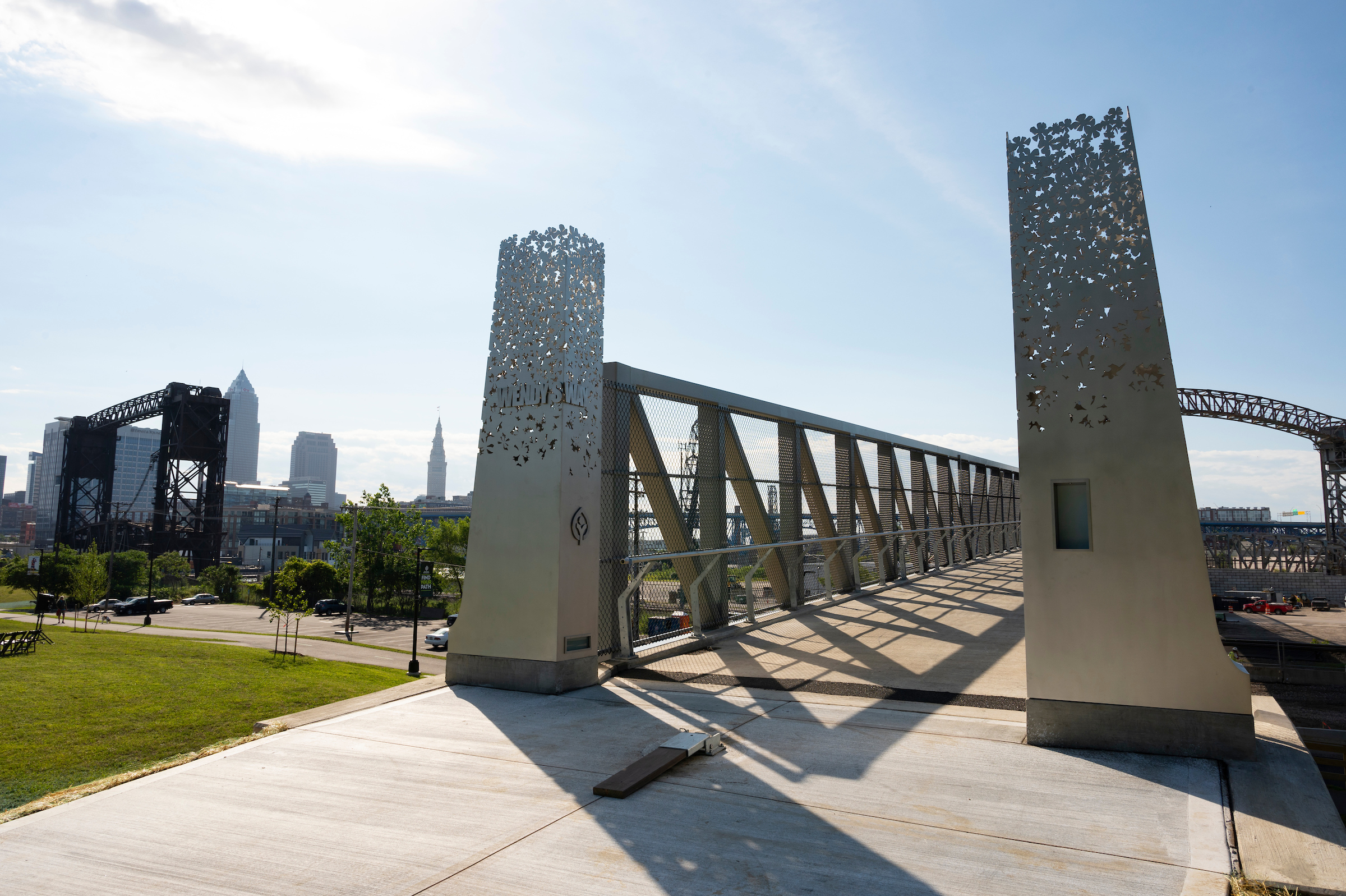 Cleveland Metroparks cuts ribbon at Wendy Park Bridge, the city's new ...