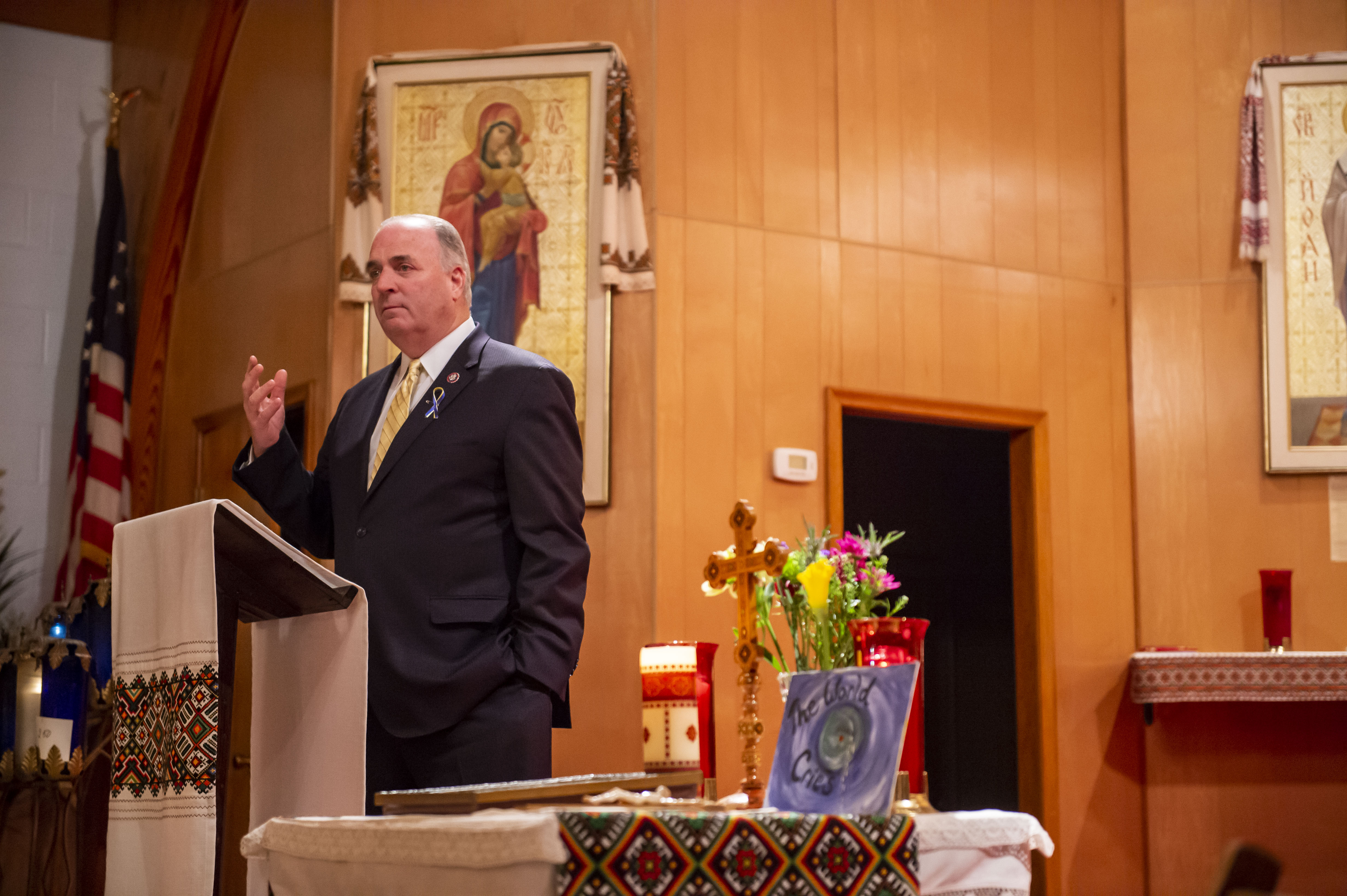 Flint-area church holds candlelight vigil for peace in Ukraine - mlive.com