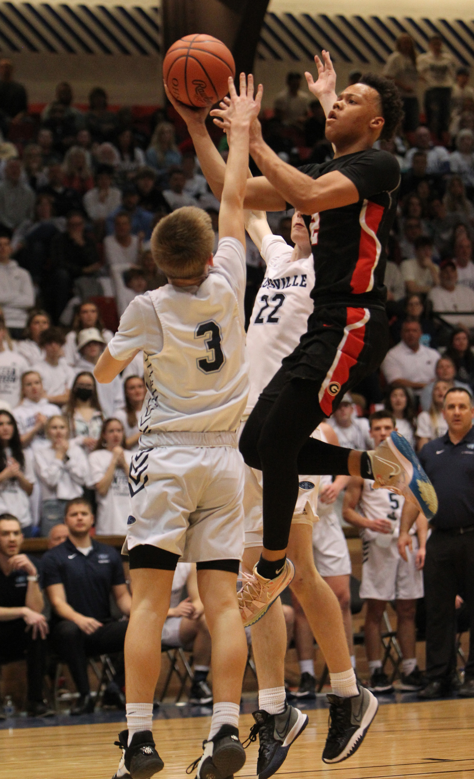 Glenville vs. Louisville Div II Regional basketball - cleveland.com