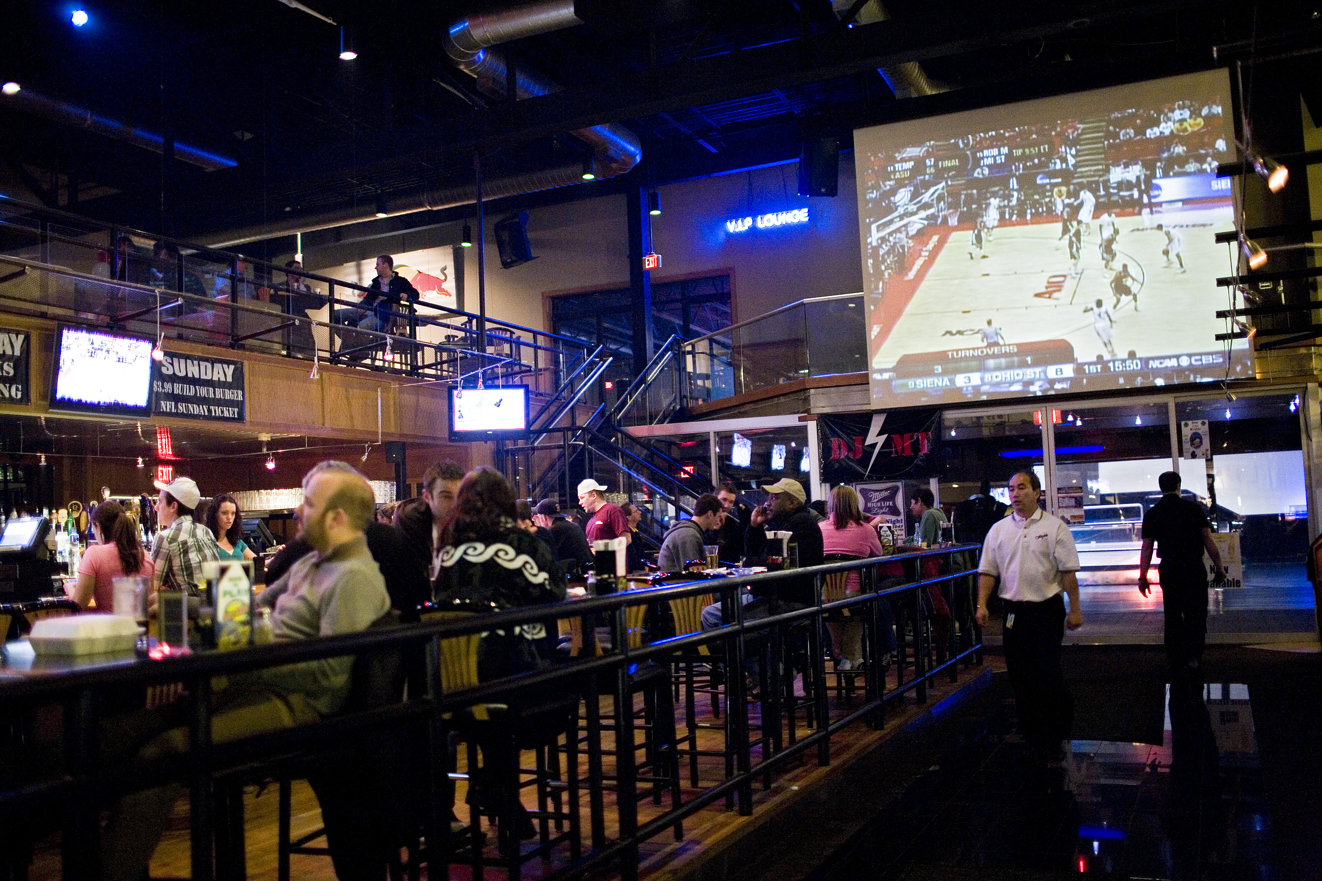 Inside iconic Kalamazoo sports bar Wayside West that closed in 2015 ...