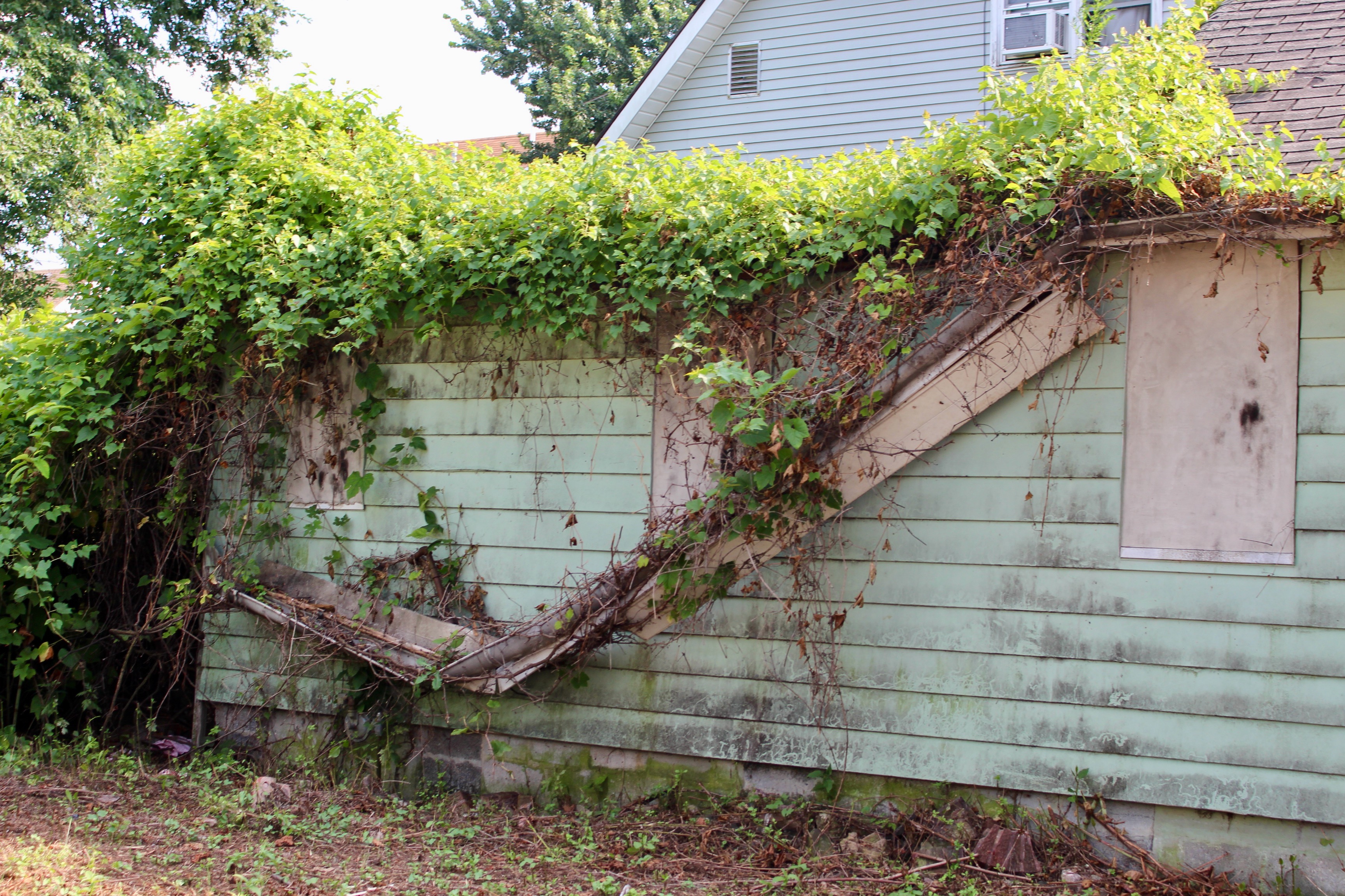 Deteriorating home in Midland Beach - silive.com