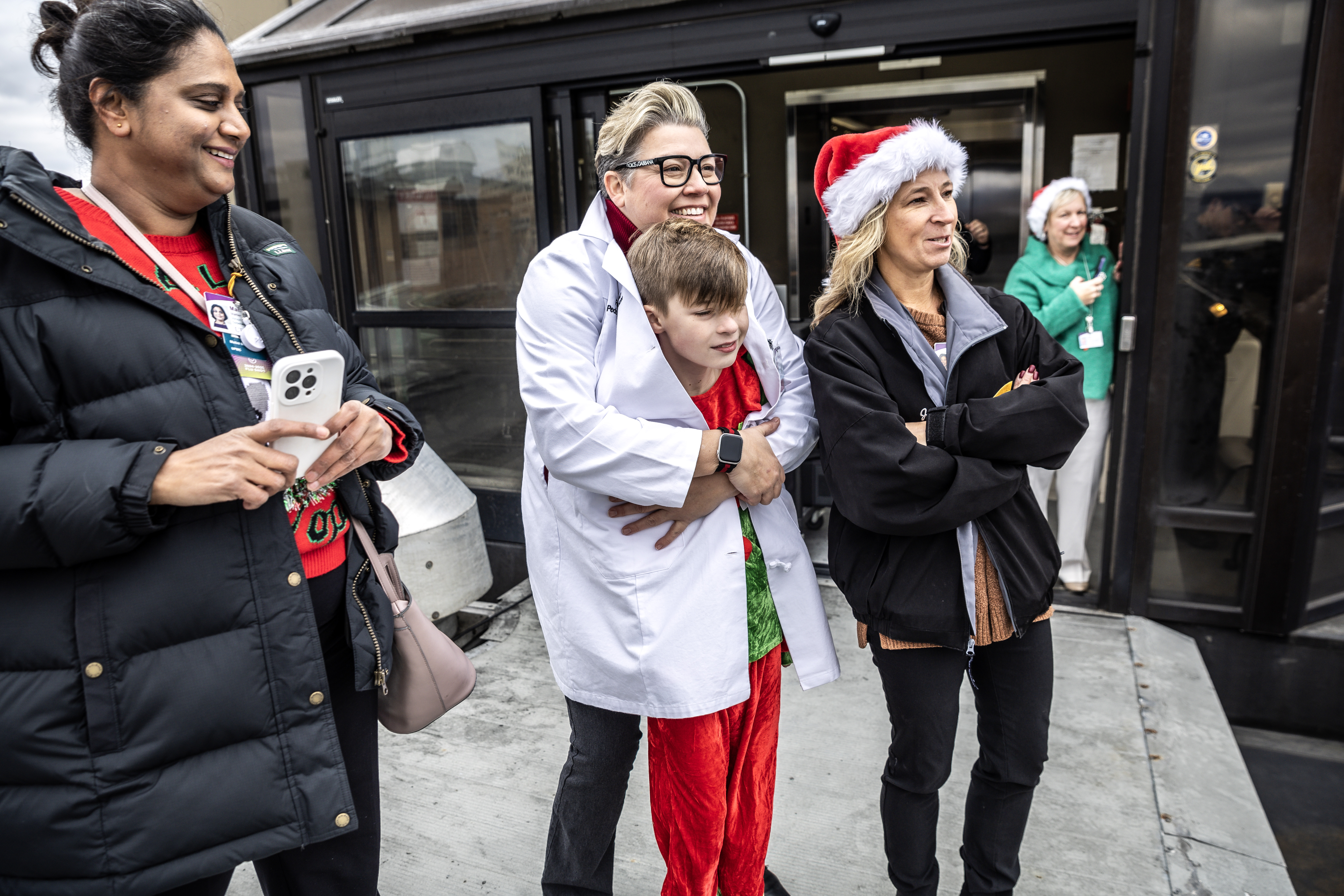 Santa arrives by helicopter to visit UPMC Harrisburg pediatric unit ...