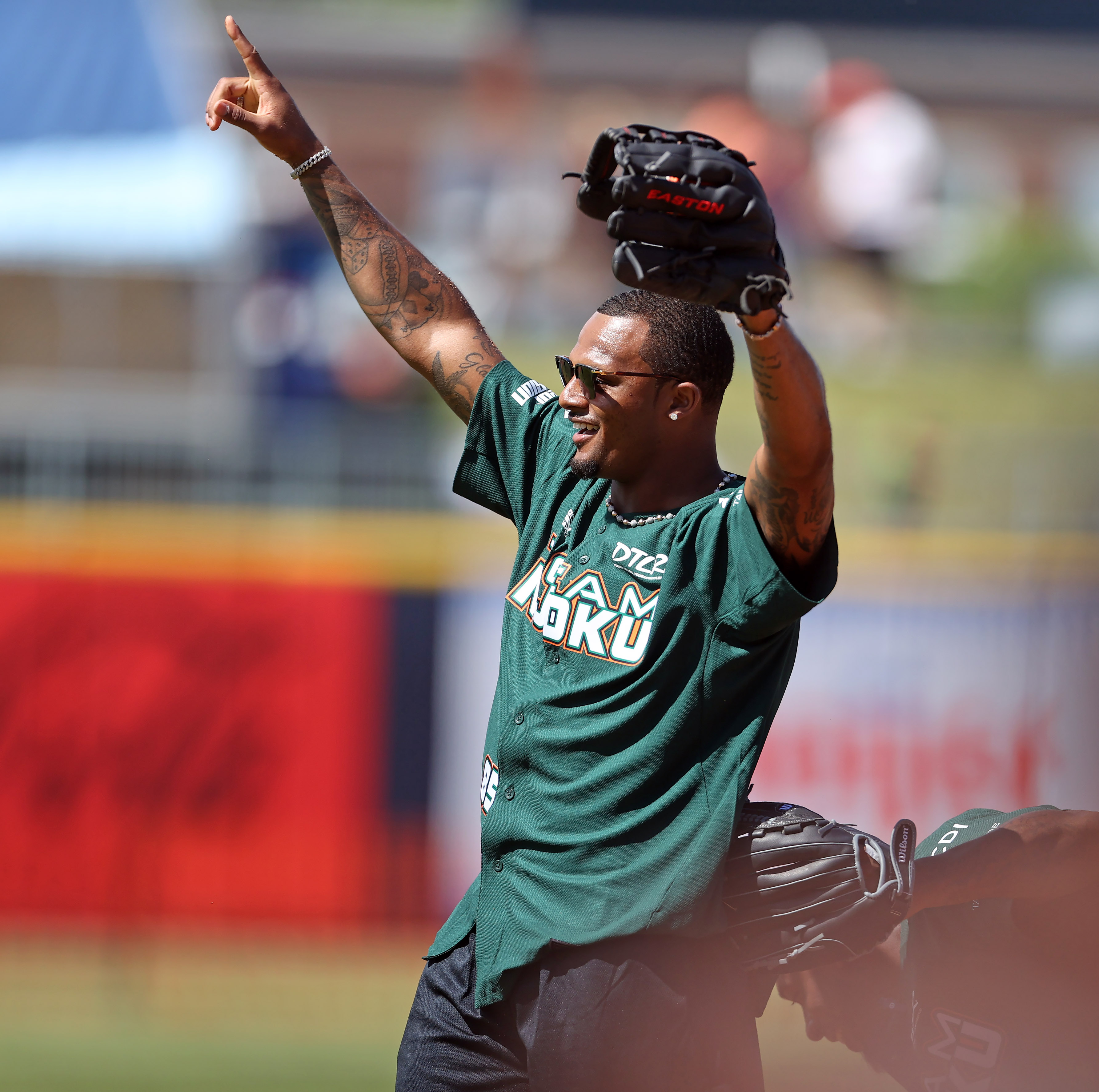 Deshaun Watson’s on-field collision during David Njoku celebrity ...