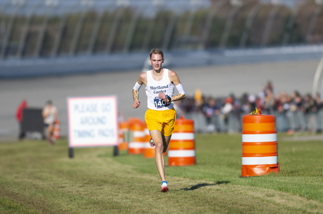 Division 1 boys race at 2021 MHSAA Cross Country championships - mlive.com