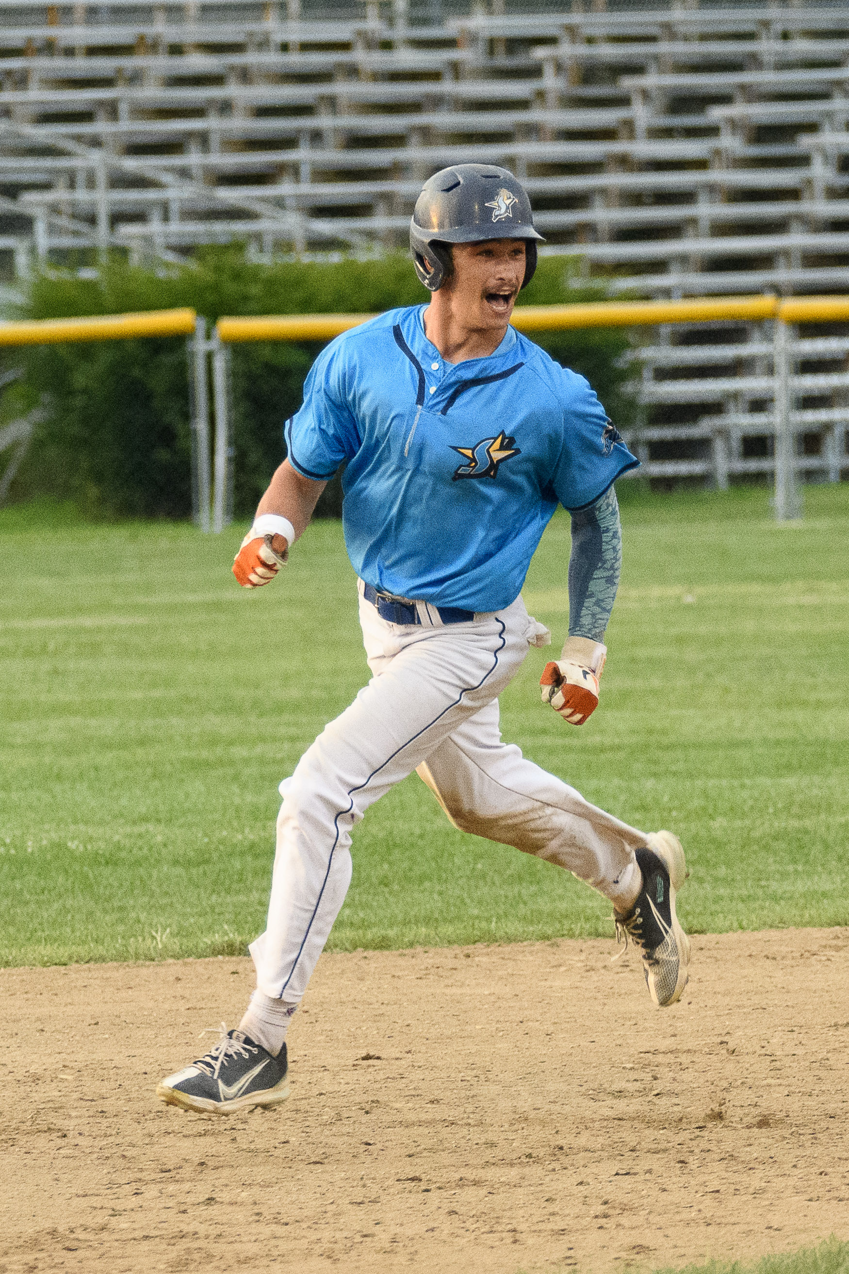 Westfield Starfires vs New Britain Bees - Game 1 semifinal - masslive.com