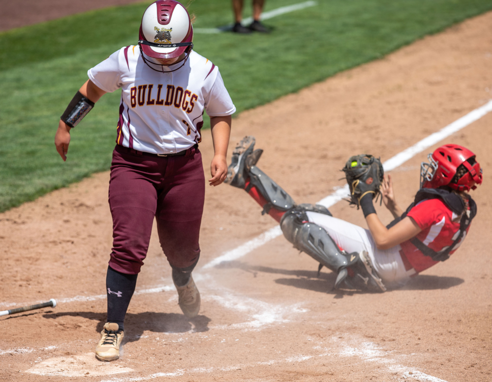 Big Spring puts up fight but falls to Hamburg in D3 softball title game ...