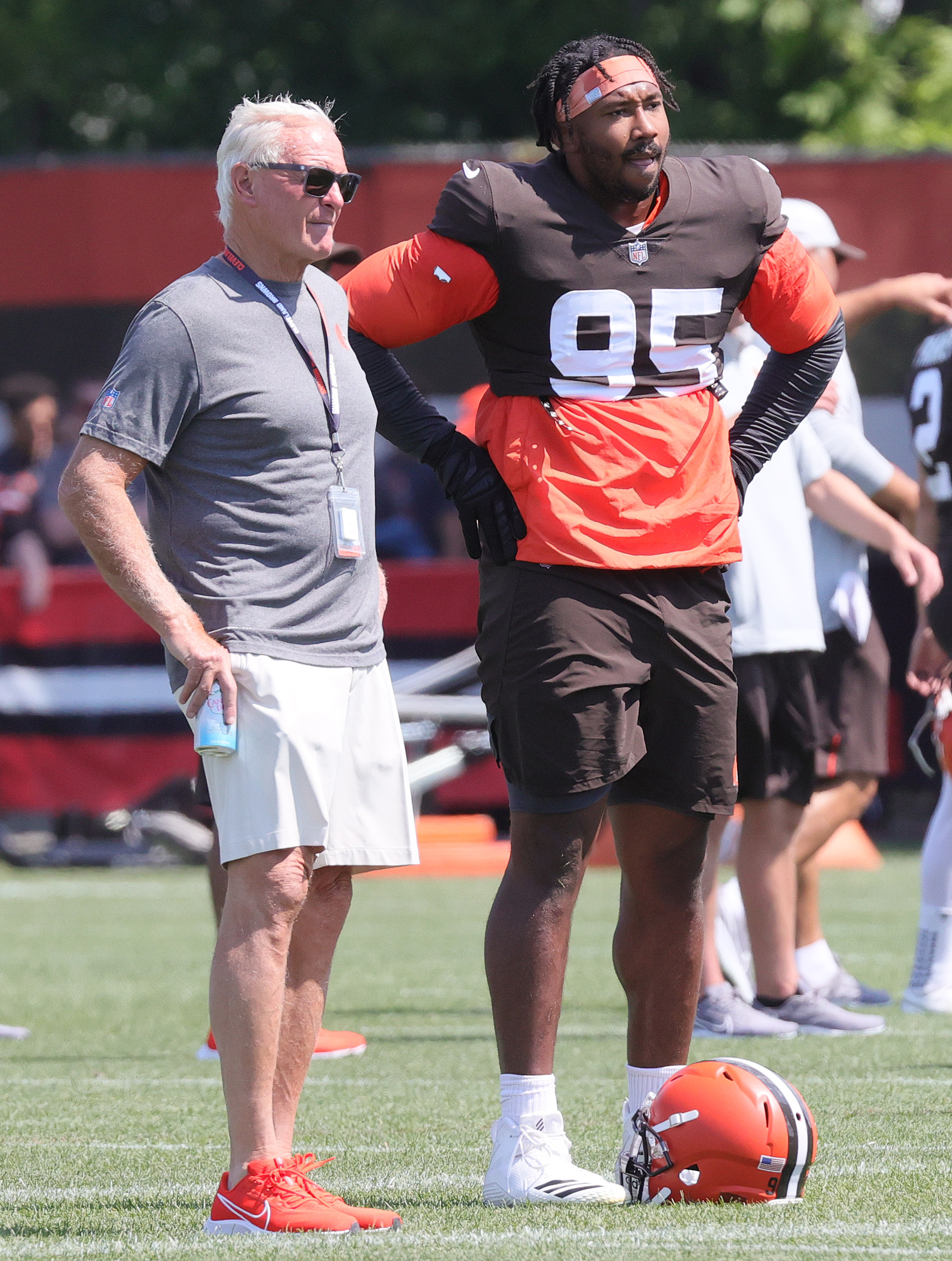 Cleveland Browns defensive end Myles Garrett, 2021-2022 - cleveland.com