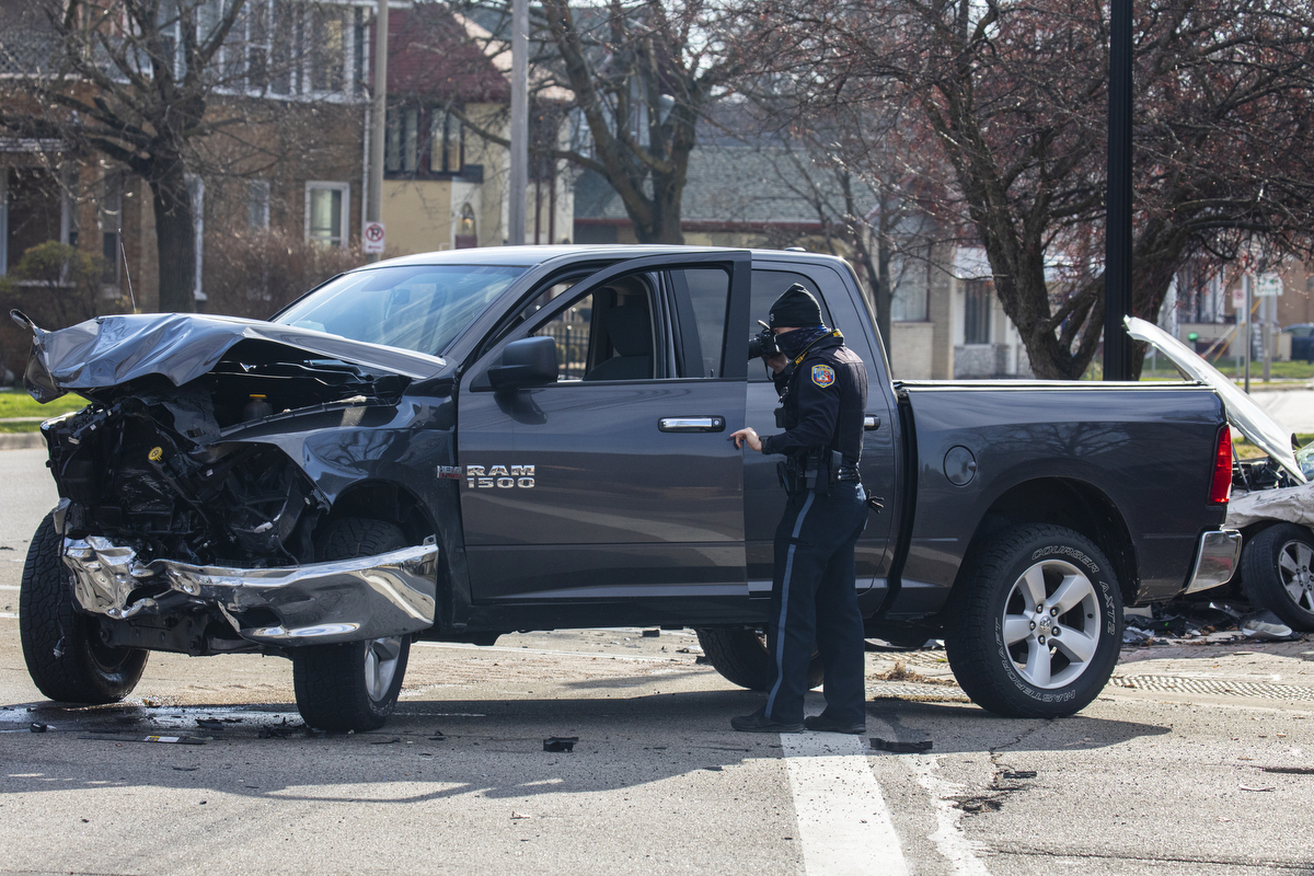 Man seriously injured in multi-vehicle crash near downtown Kalamazoo ...