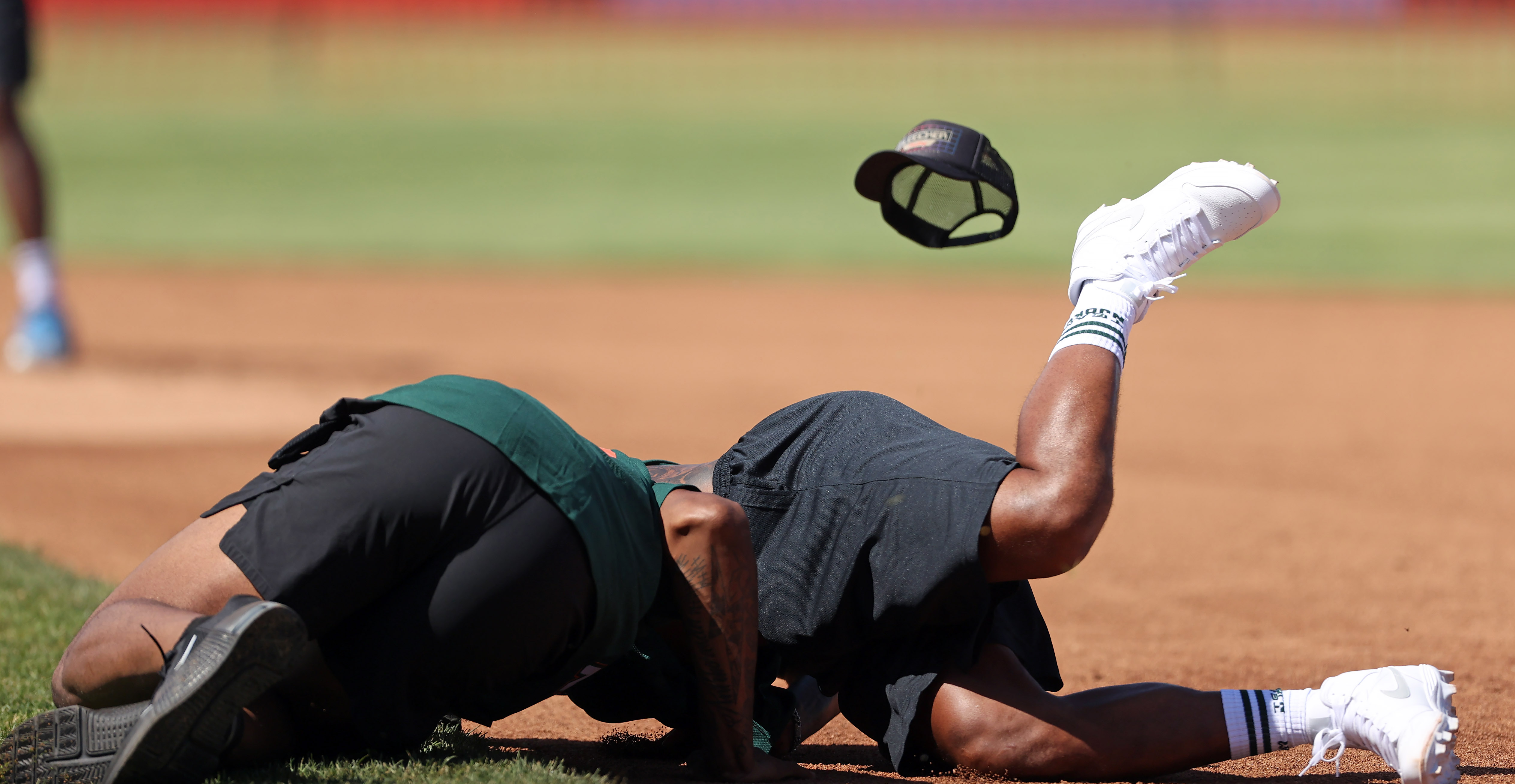 Deshaun Watson’s on-field collision during David Njoku celebrity ...