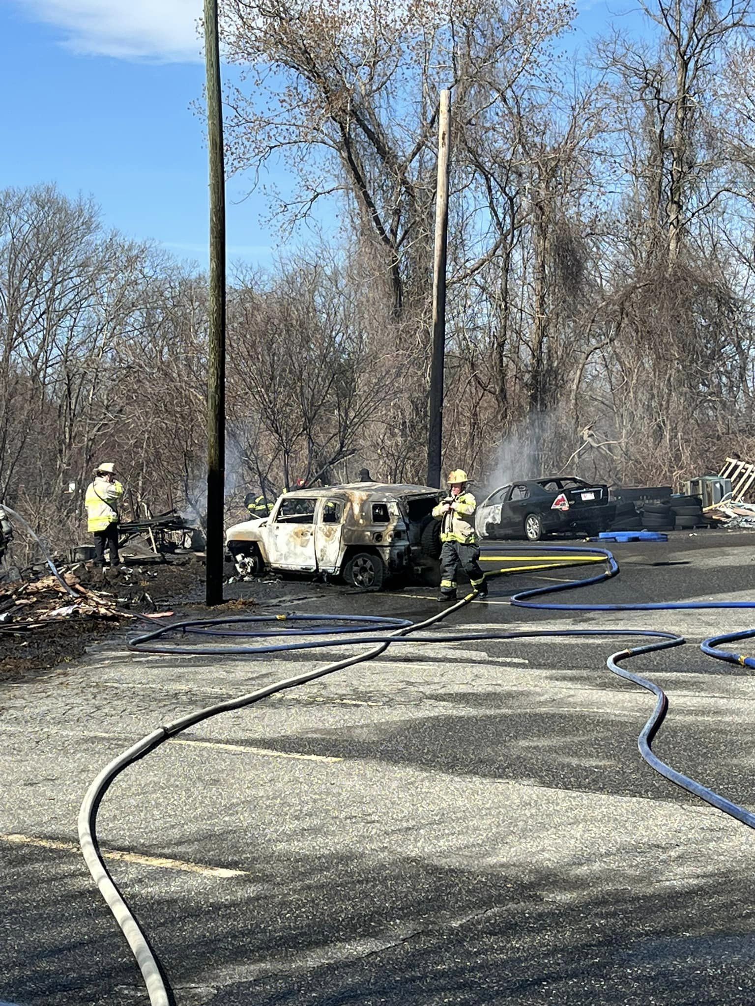 2 cars ‘consumed’ by bush fire in Springfield - masslive.com