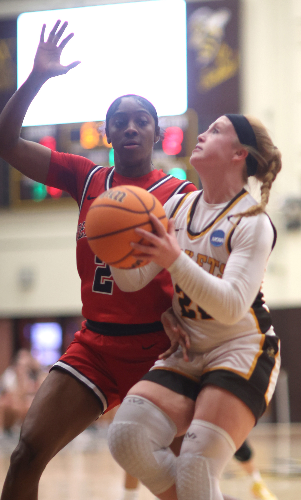 Baldwin Wallace vs. La Roche, Women's Div III basketball first round ...
