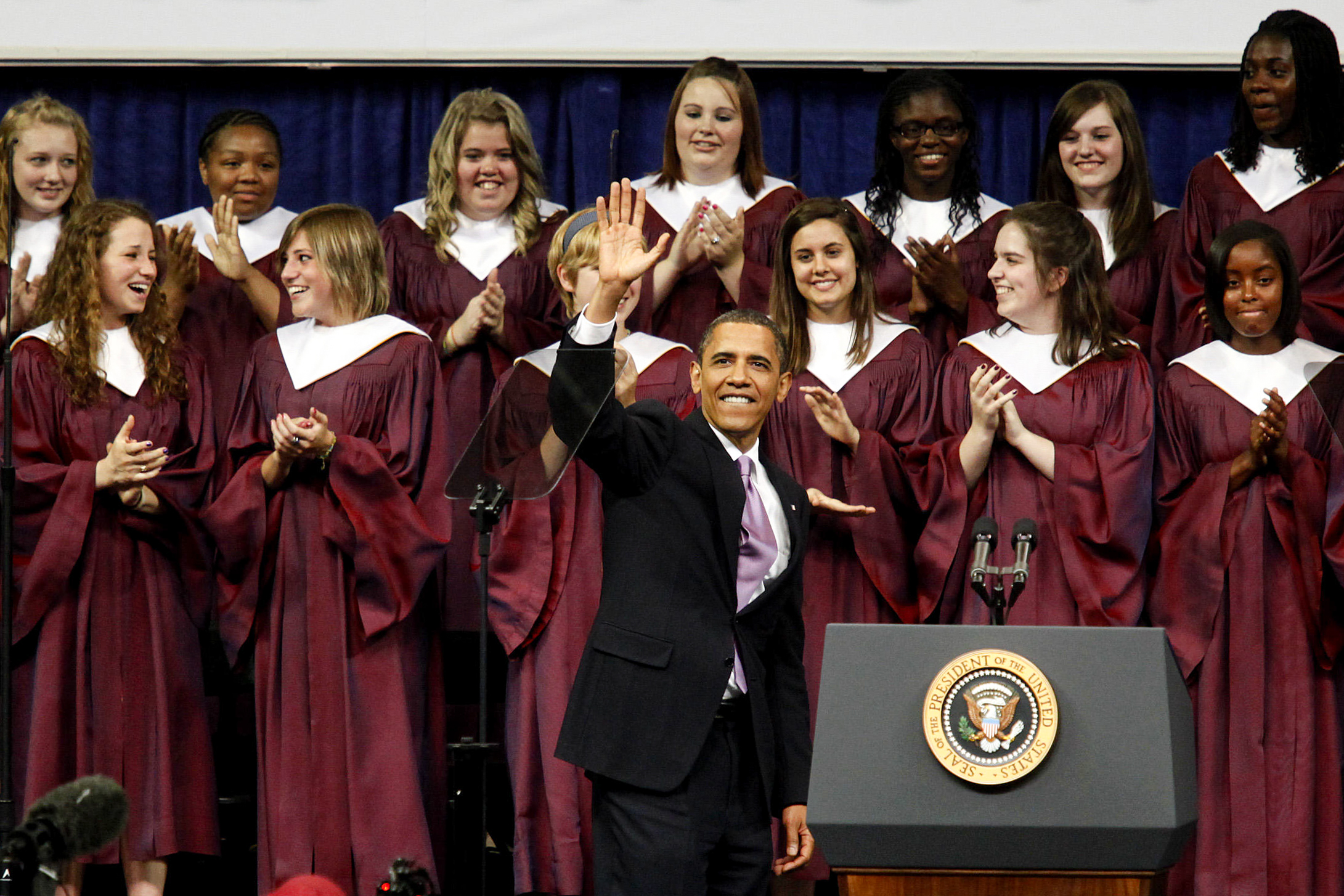 President Obama delivers commencement speech at Kalamazoo Central's ...
