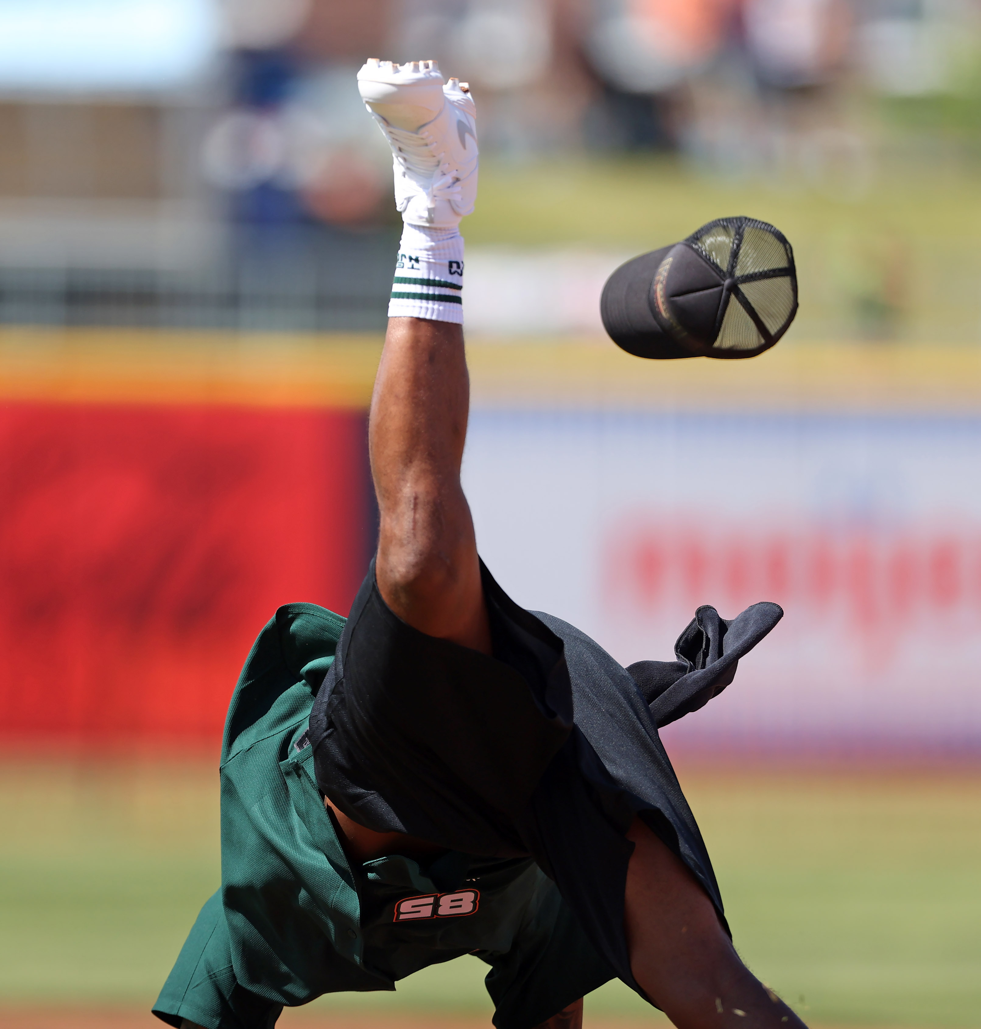Deshaun Watson’s on-field collision during David Njoku celebrity ...