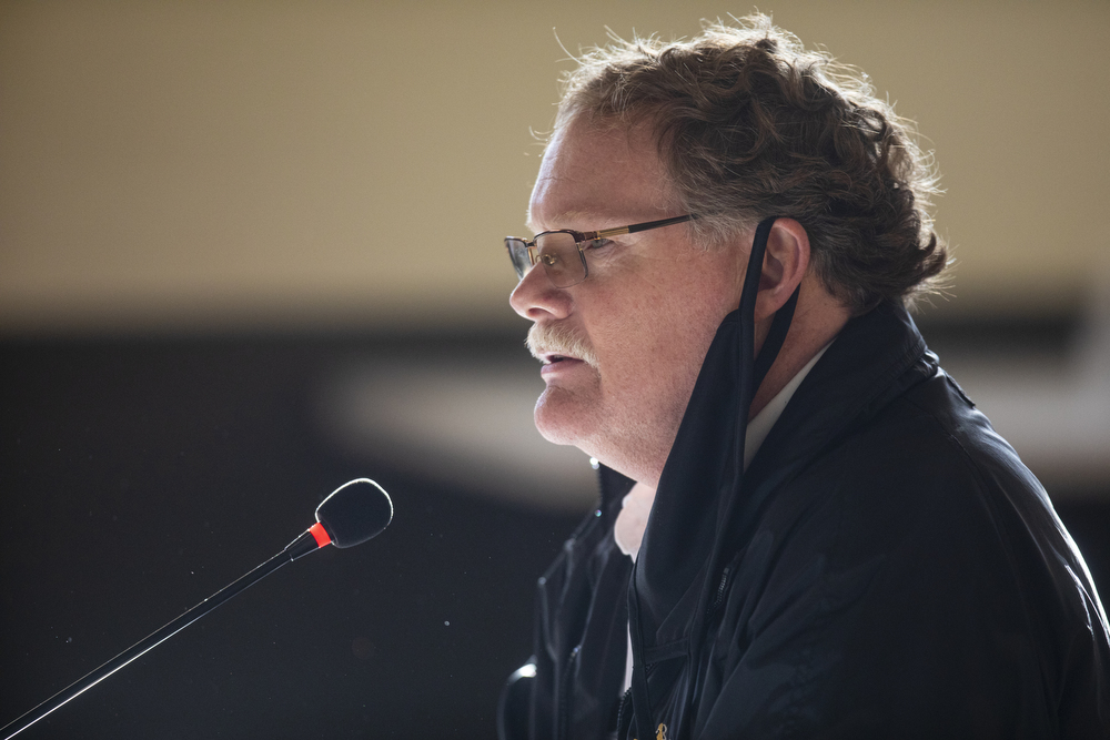 People support and others call for resignation of Sheriff Leaf at Barry ...