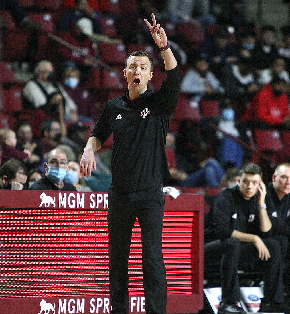 UMass Men's Basketball vs Saint Joseph's 2/12/22 - masslive.com
