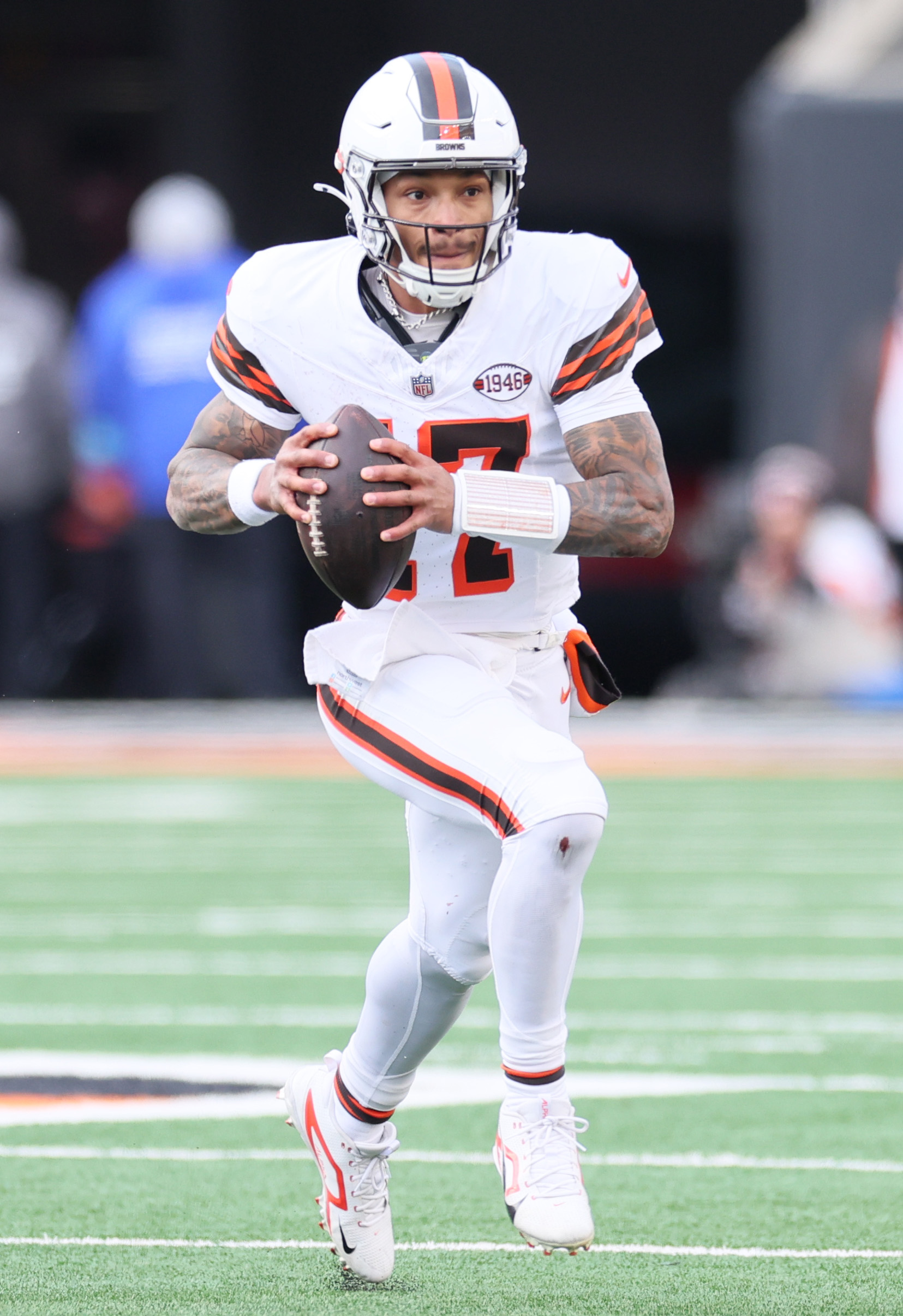 Cleveland Browns quarterback Dorian Thompson-Robinson vs. the ...