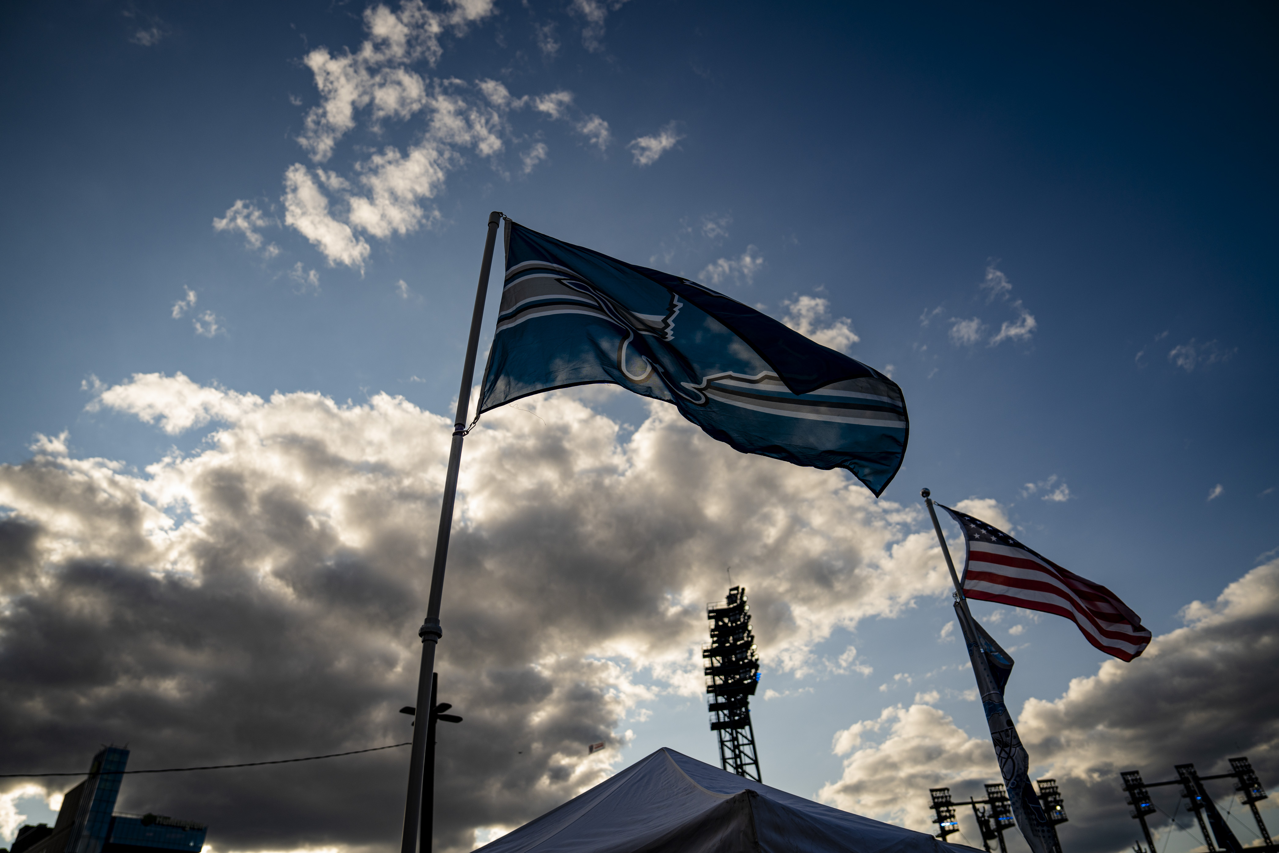 Thousands of Lions fans tailgate before facing the Rams in season ...