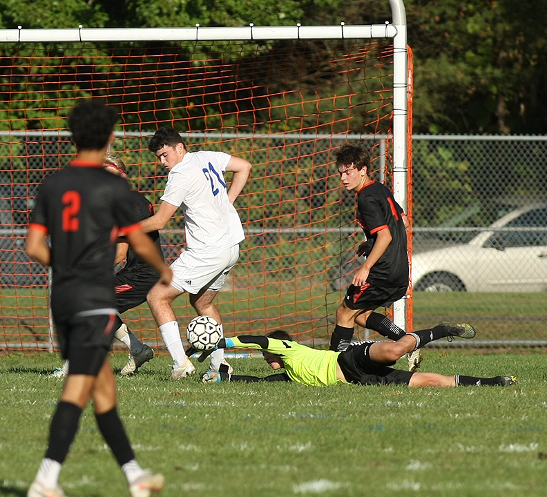 West Springfield vs Belchertown boys Soccer 10/8/21 - masslive.com