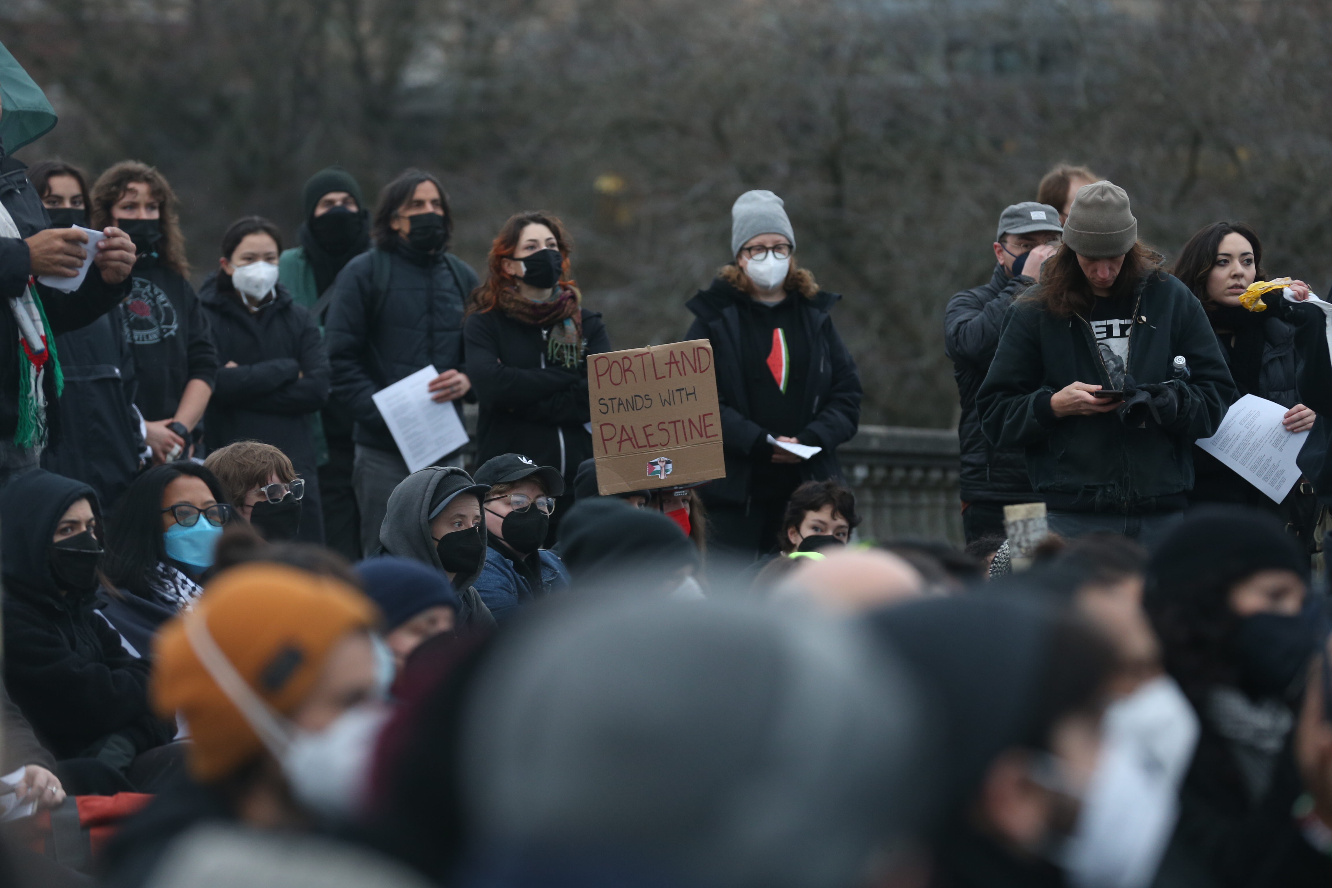 Jewish Voices for Peace gather on Burnside Bridge to demand a ceasefire ...