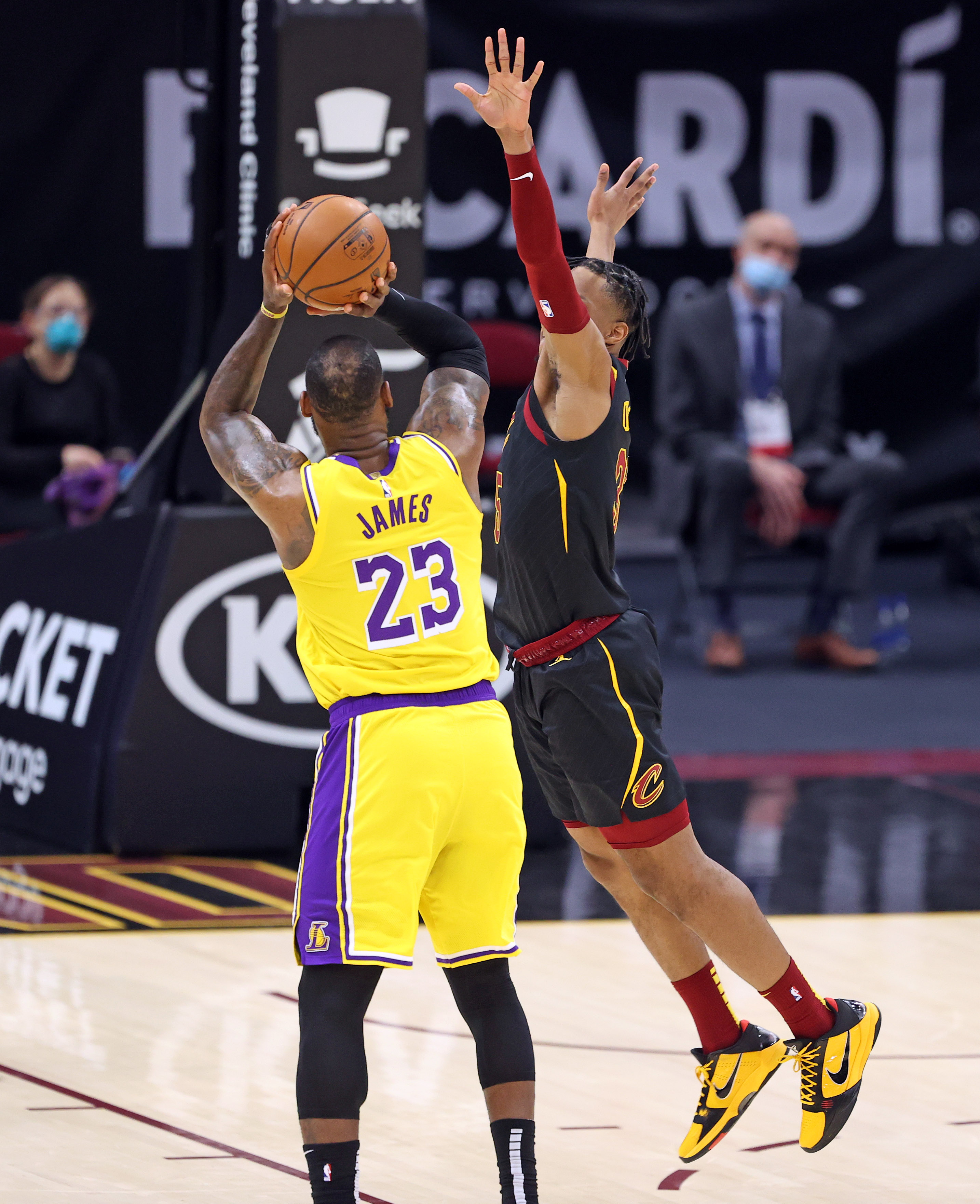 Los Angeles Lakers LeBron James vs. Cleveland Cavaliers, January 25 ...