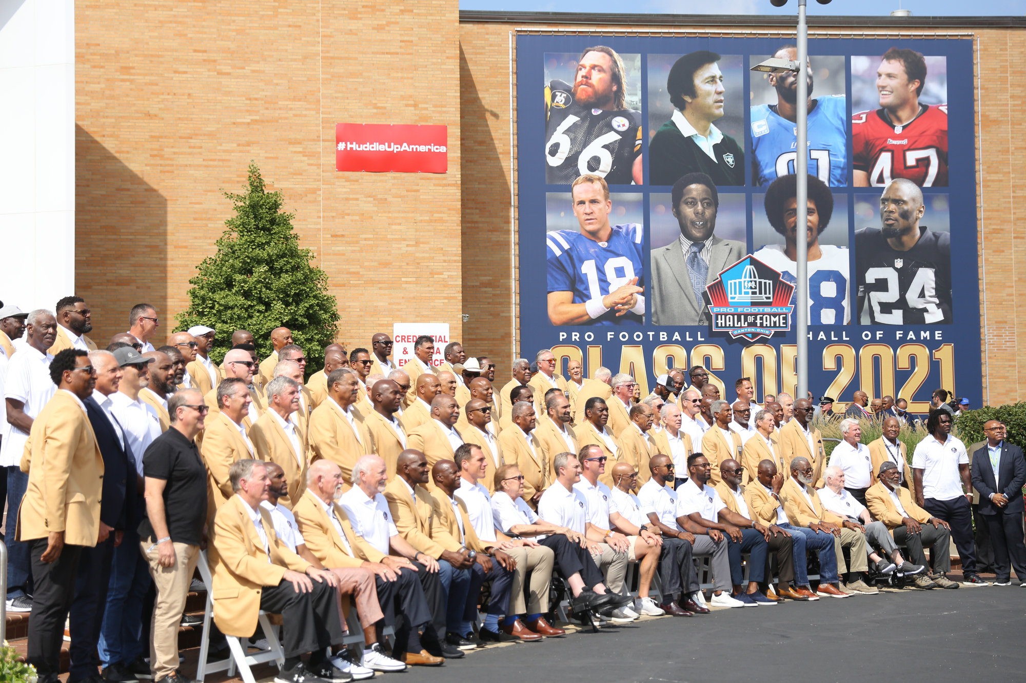 Pro Football Hall of Fame Gold Jacket group photo - cleveland.com