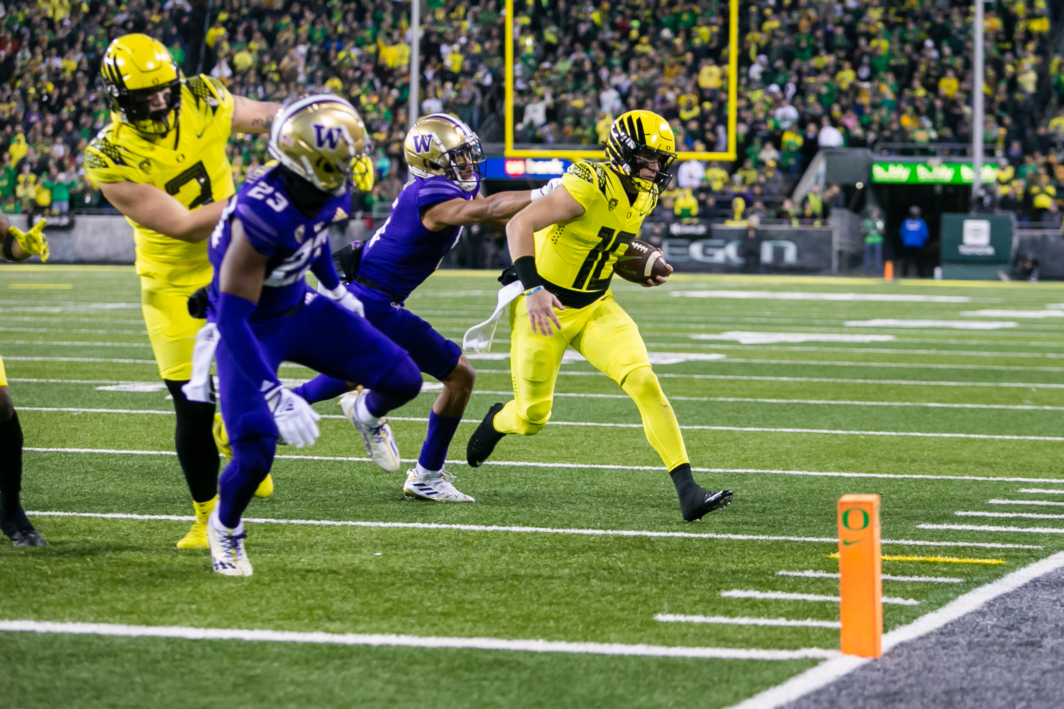 No. 6 Oregon Ducks host No. 25 Washington Huskies: Nov. 12, 2022 ...