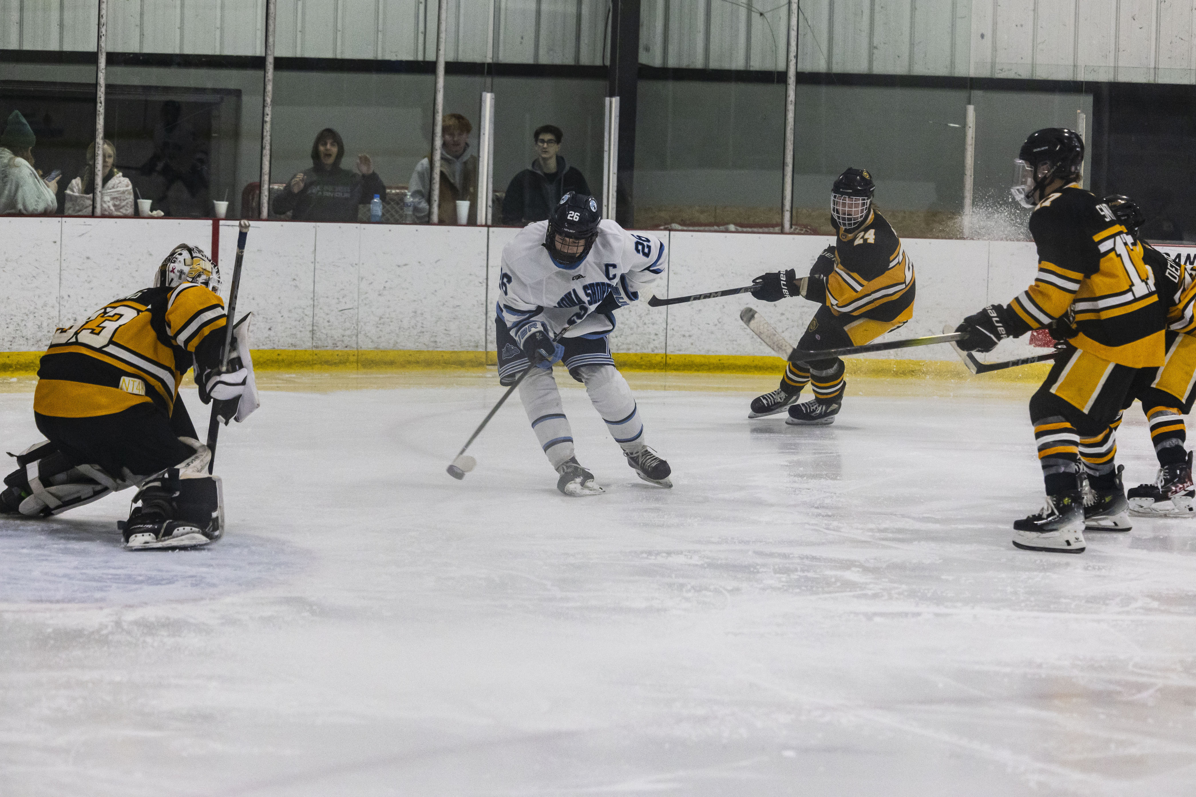 Mona Shores and Kenowa Hills go head-to-head in boys varsity hockey - mlive.com