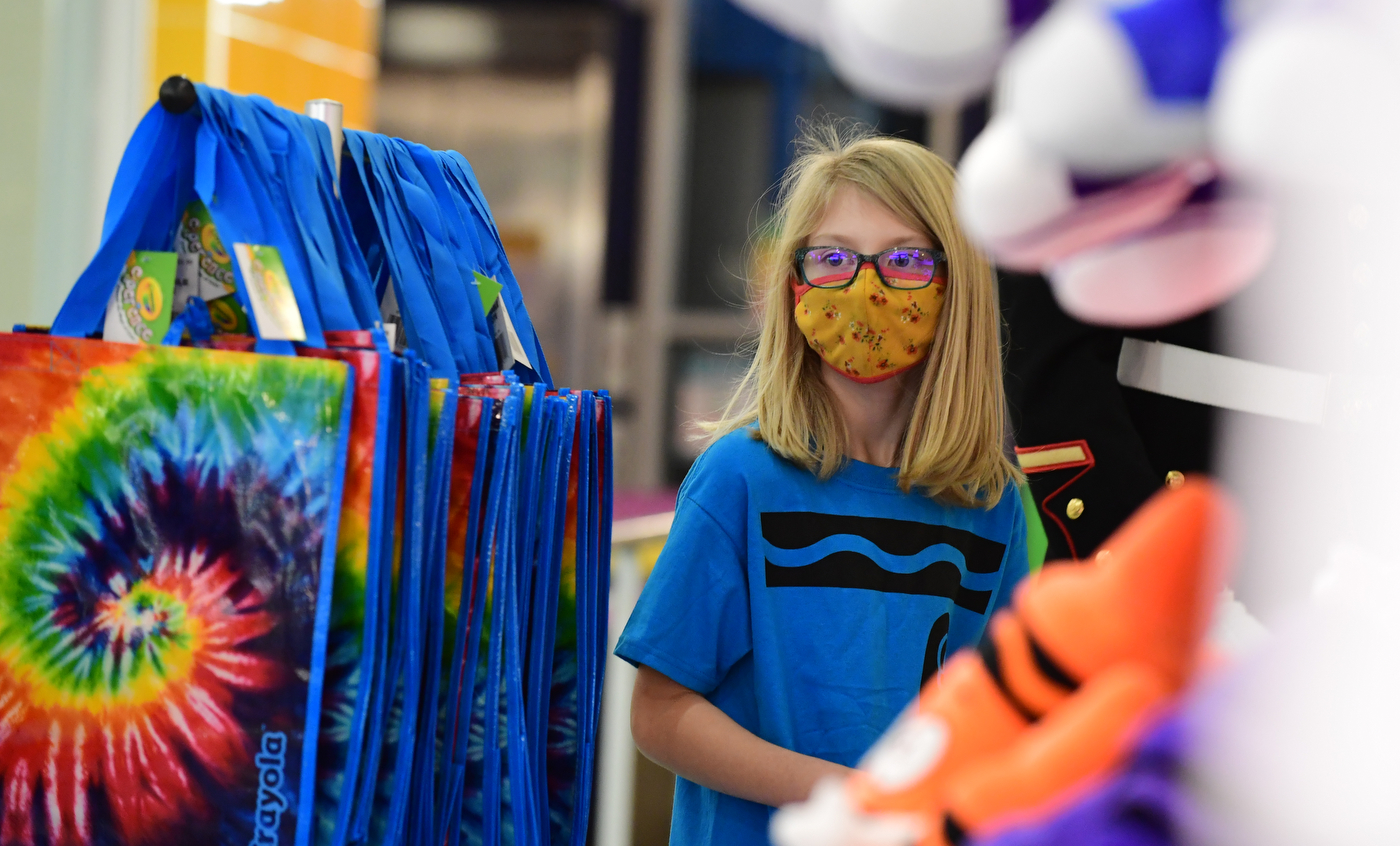 96-seconds of Color shopping spree at Crayola Experience ...