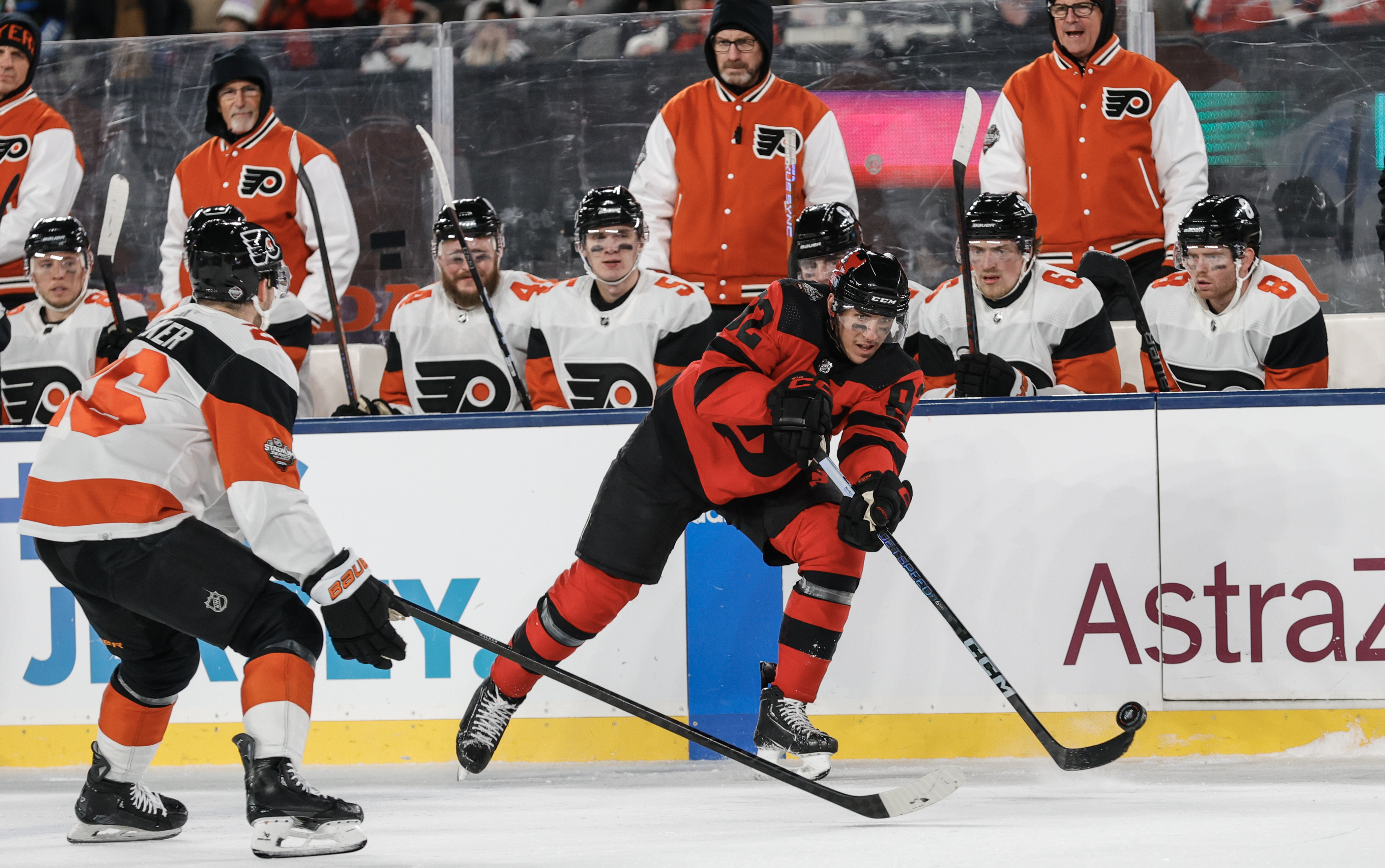 New Jersey Devils vs. Philadelphia Flyers in NHL Stadium Series game at ...