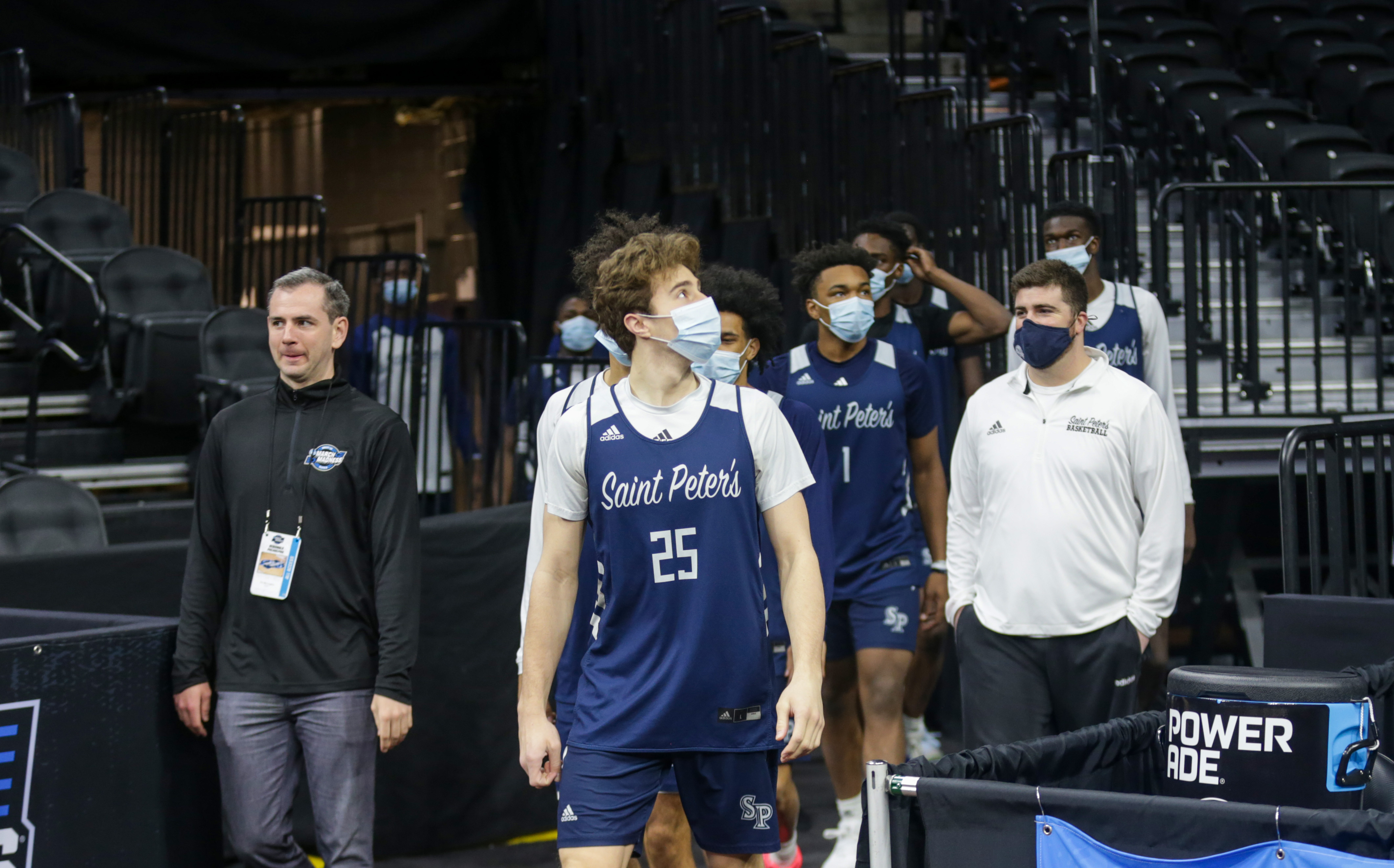 Saint Peter's practice in Philadelphia before Sweet 16 game vs. Purdue ...