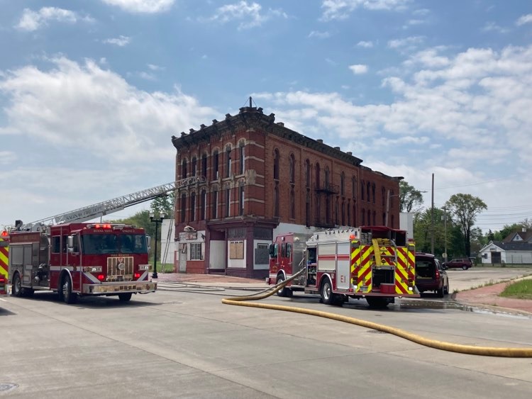 Crews battle fire at three-story vacant building in downtown Saginaw ...