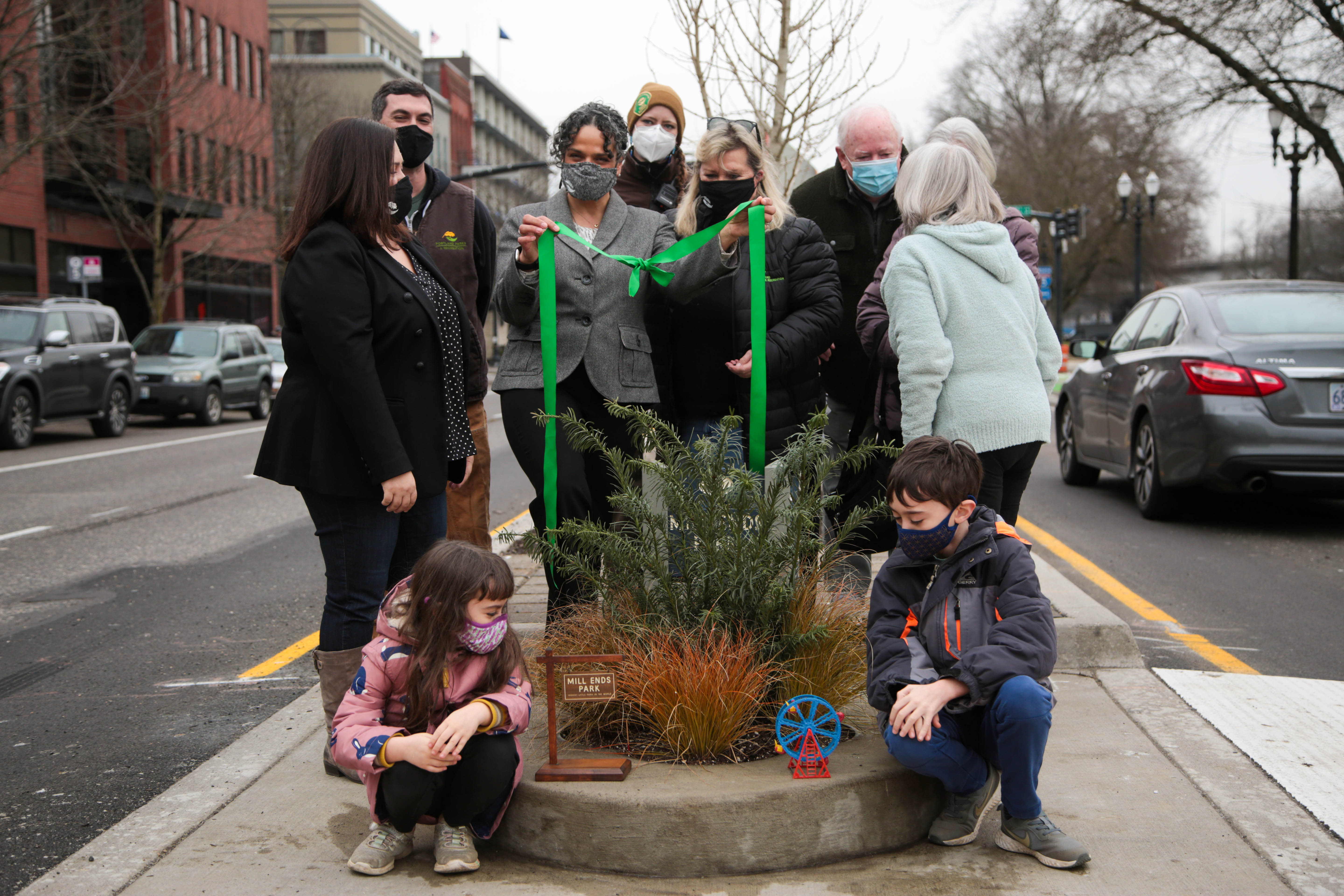 Mill Ends, the world's smallest park, reopens in downtown Portland ...