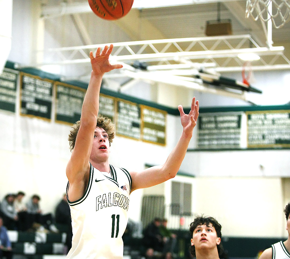 Chicopee Comp vs Minnechaug boys Basketball 1/14/25 - masslive.com