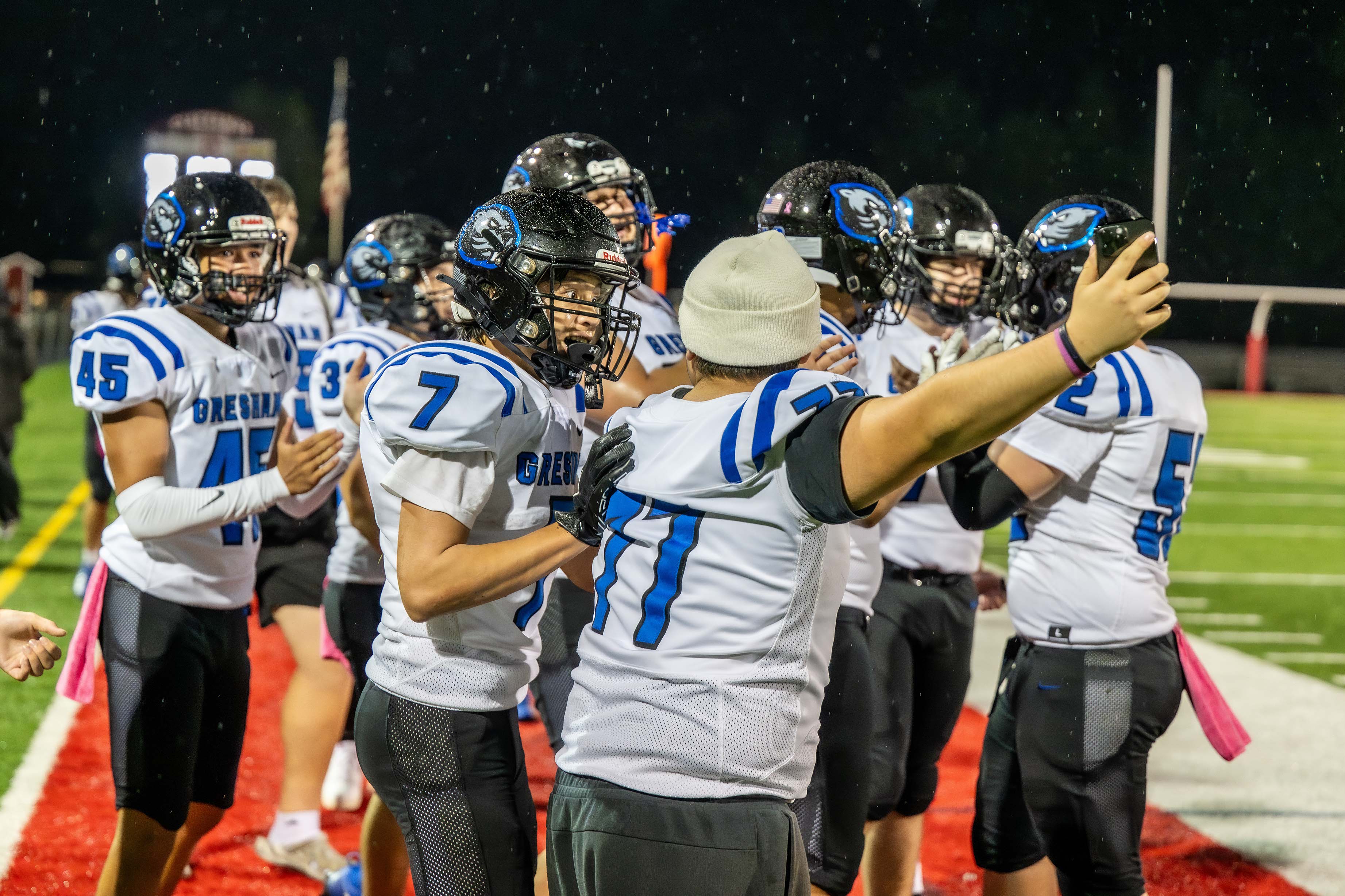 Oregon high school football: Clackamas Cavaliers vs Gresham Gophers ...