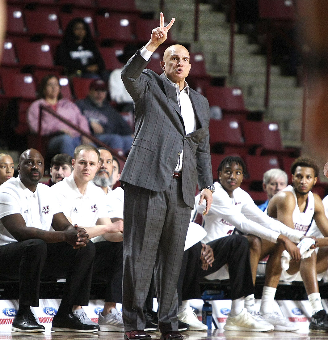 UMass Men's Basketball vs Loyola Chicago 2/14/23 - masslive.com
