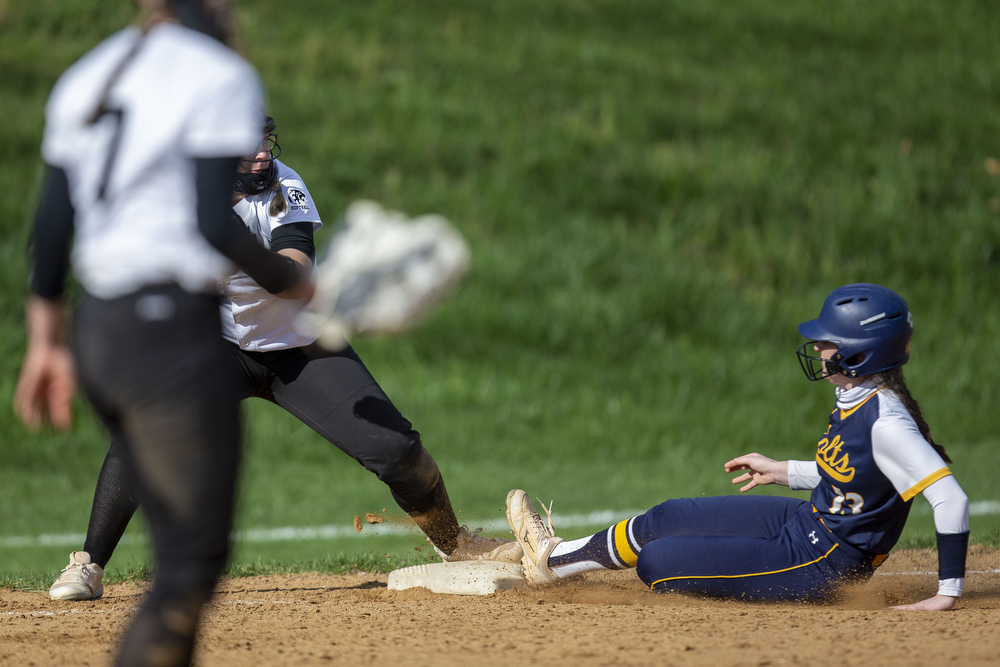 Cedar Cliff defeats CD East 18-10 in softball - pennlive.com