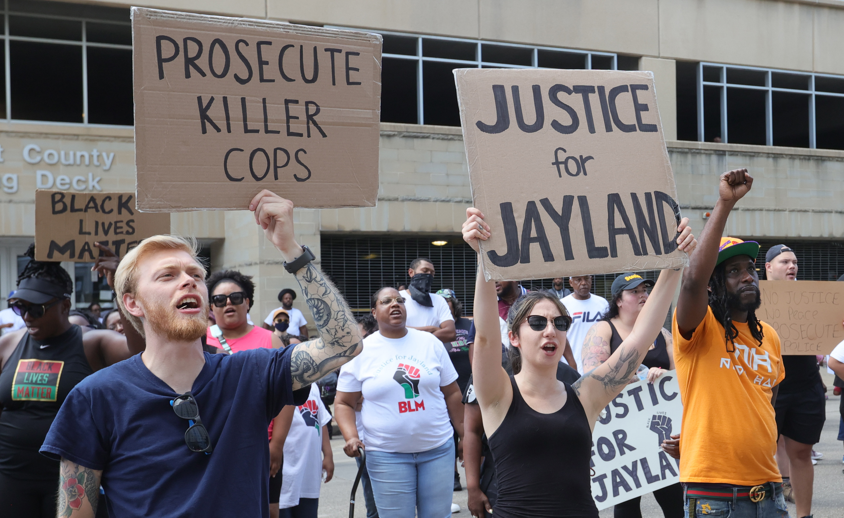 Akron Police Department releases video bodycam video of the Jayland ...
