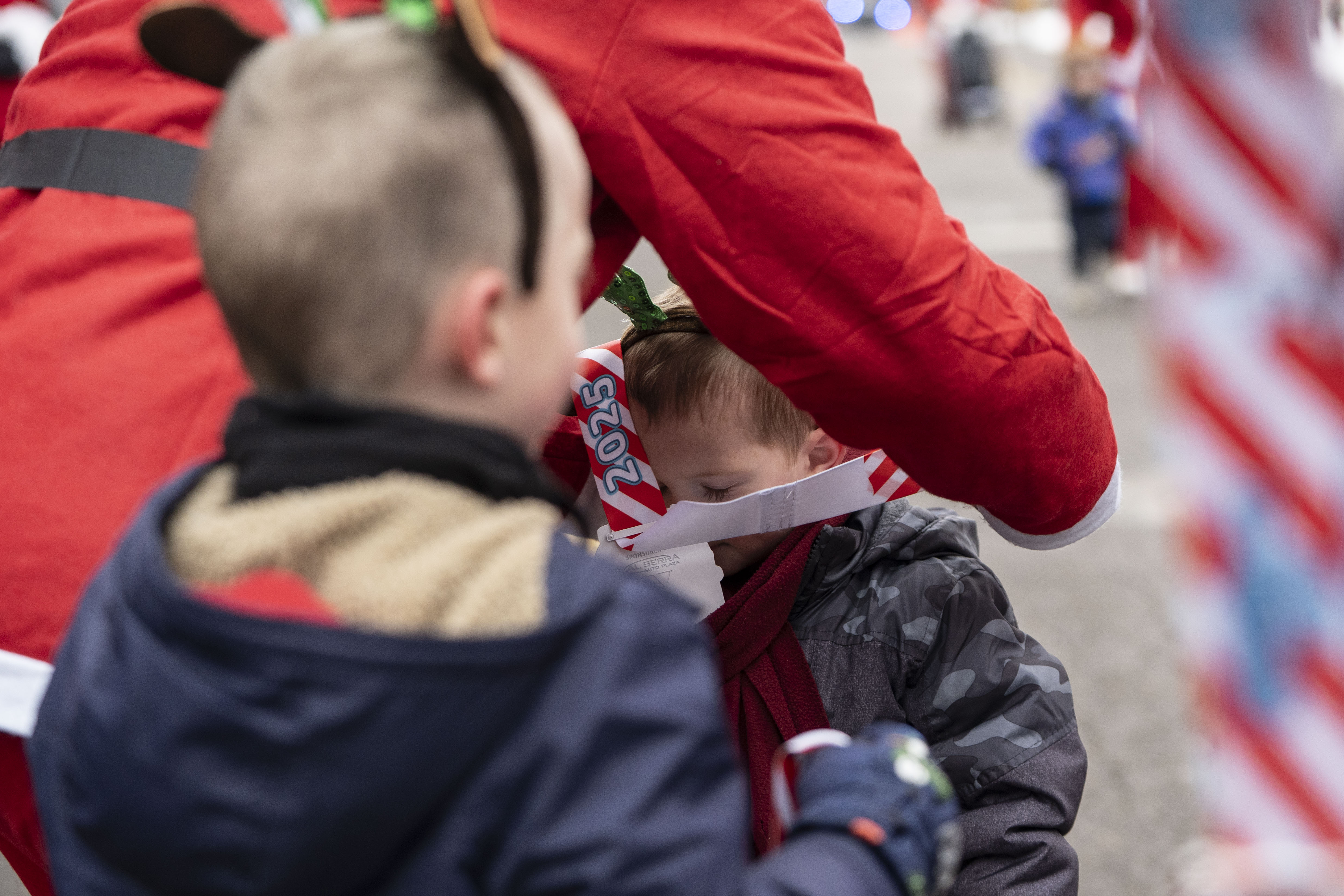 Hundreds put on their red suits for the YMCA Santa Run - mlive.com