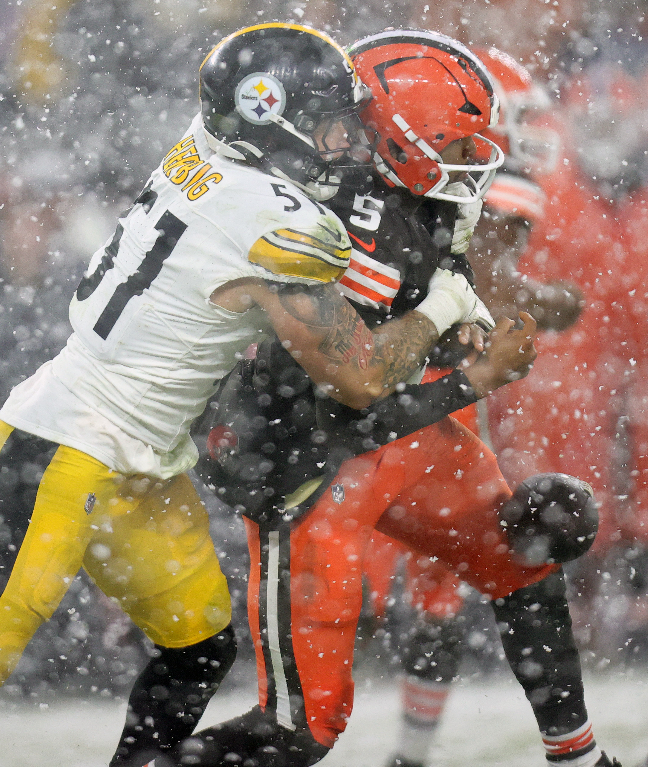 Cleveland Browns quarterback Jameis Winston vs. the Pittsburgh Steelers ...