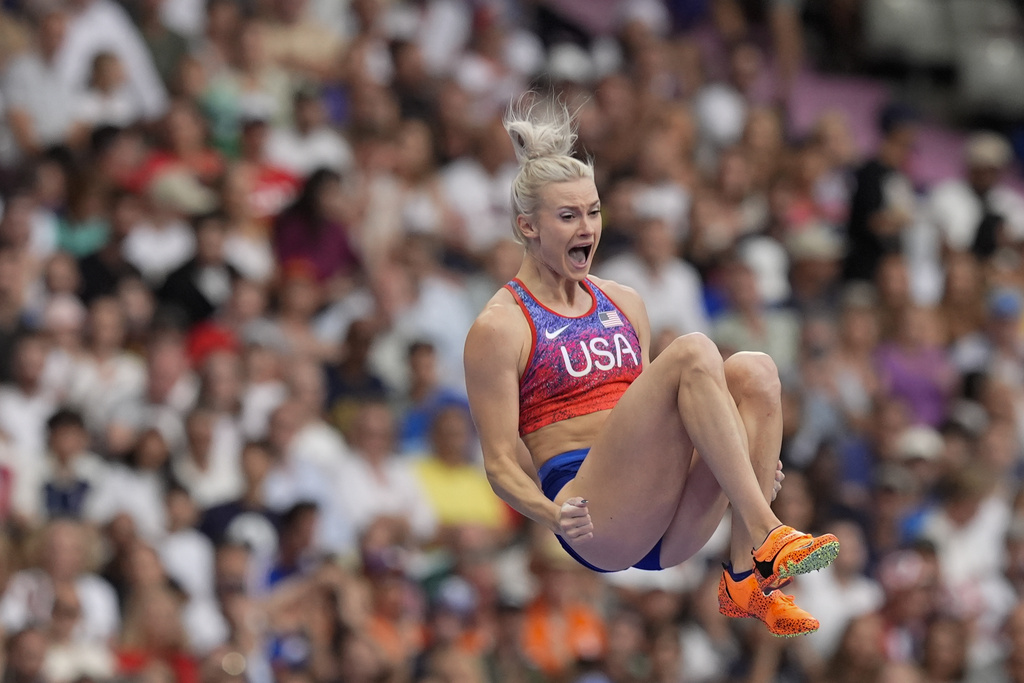 Katie Moon in the pole vault final at Paris Olympics 2024 - cleveland.com