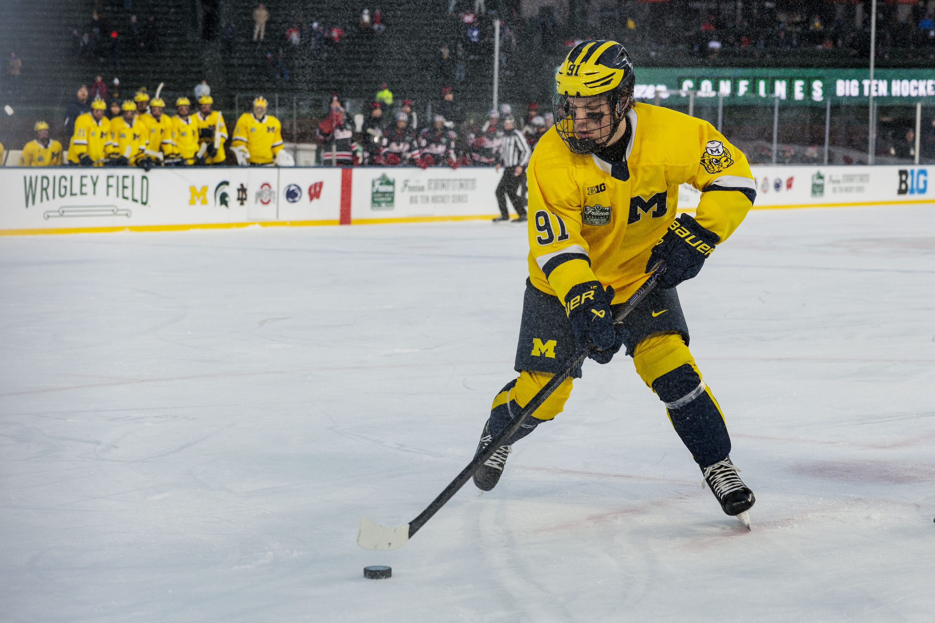Frozen Confines ice hockey at Wrigley Field: Michigan vs. Ohio State ...