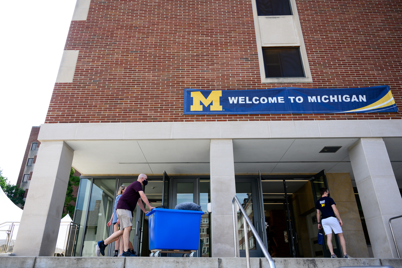 Student move-in begins at University of Michigan - mlive.com